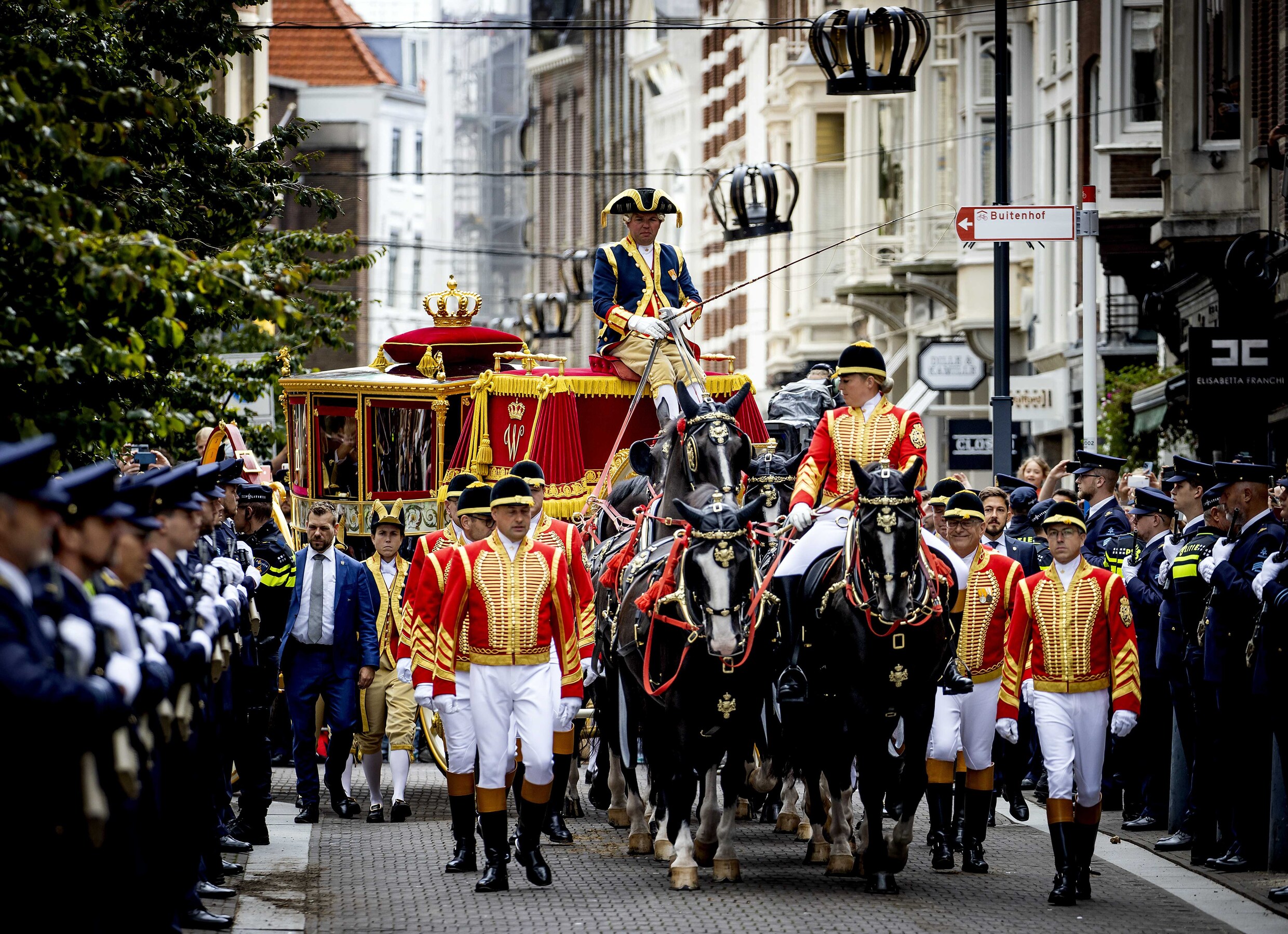 Omgekeerde vlaggen en debuut prinses Amalia: dit was Prinsjesdag 2022 ...