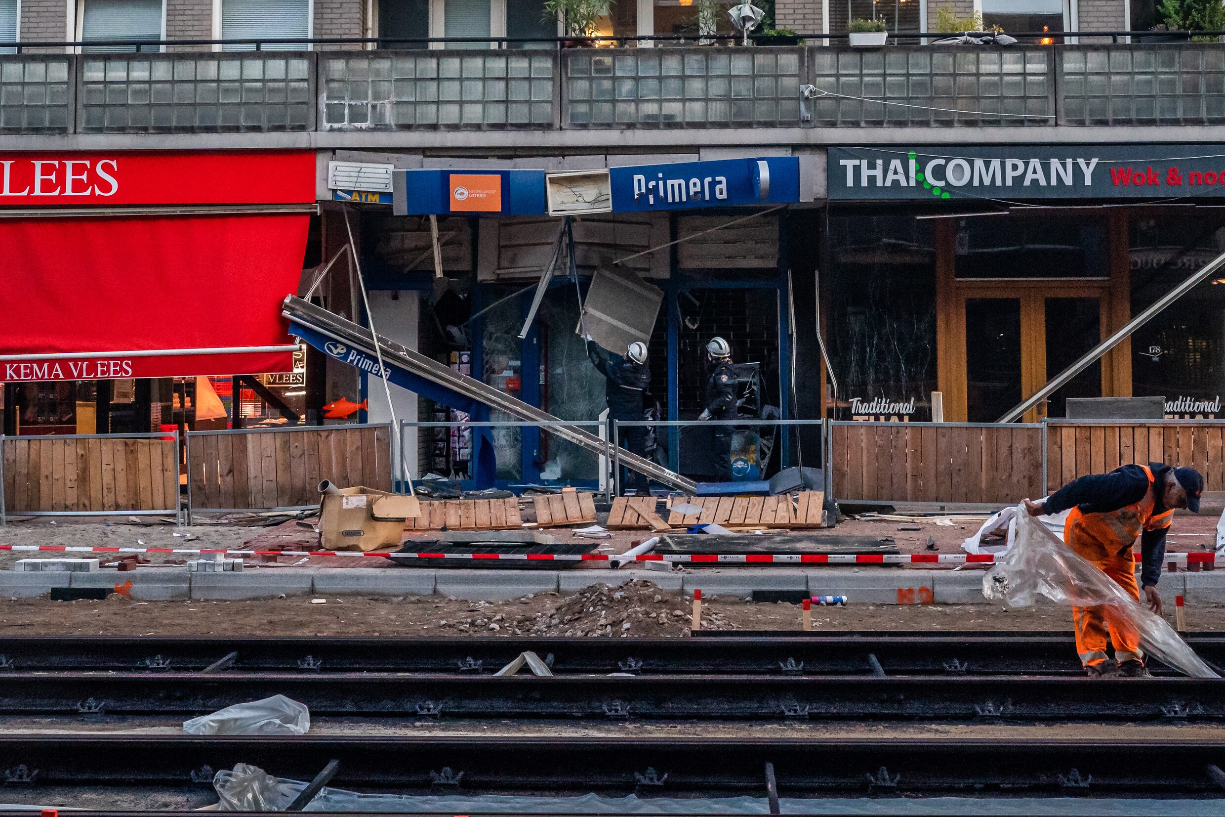 Forse schade door plofkraak bij Primera in Kinkerstraat | Het Parool