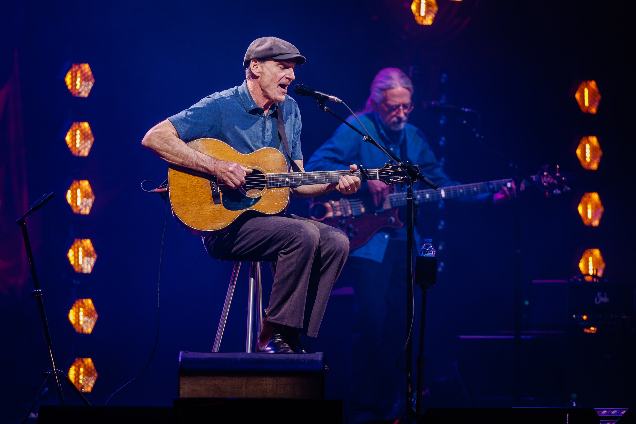 Recensie: James Taylor in Afas Live: dichter bij een koppie thee en een ...