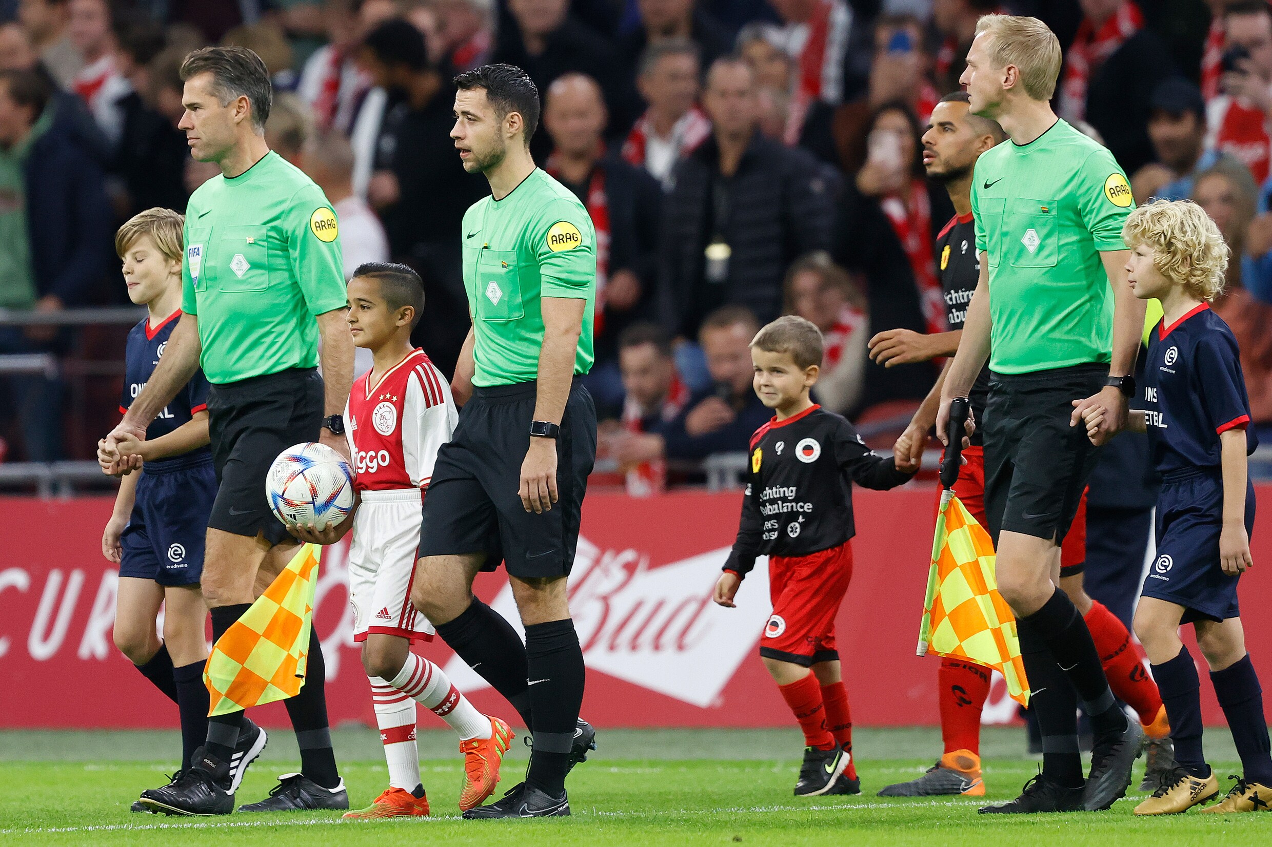 Ajax verovert koppositie dankzij zevenklapper | Het Parool