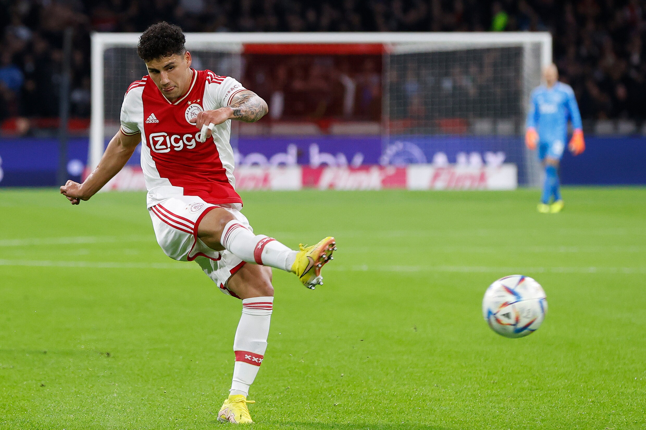 Ajax verovert koppositie dankzij zevenklapper | Het Parool