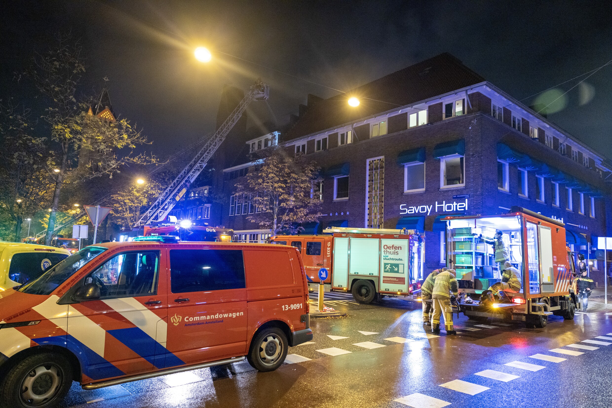 Hotel met vluchtelingen in De Pijp ontruimd na brand in woning | Het Parool