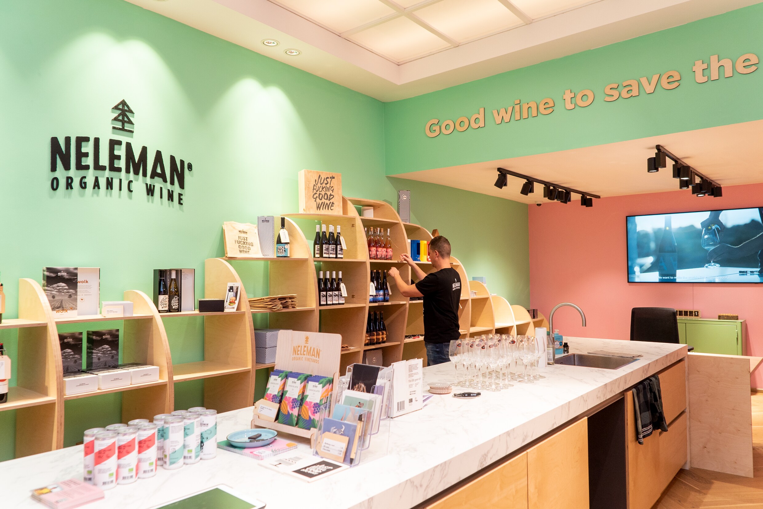 De nieuwe wijnwinkel Neleman is wars van snobisme: ‘Uiteindelijk is ...