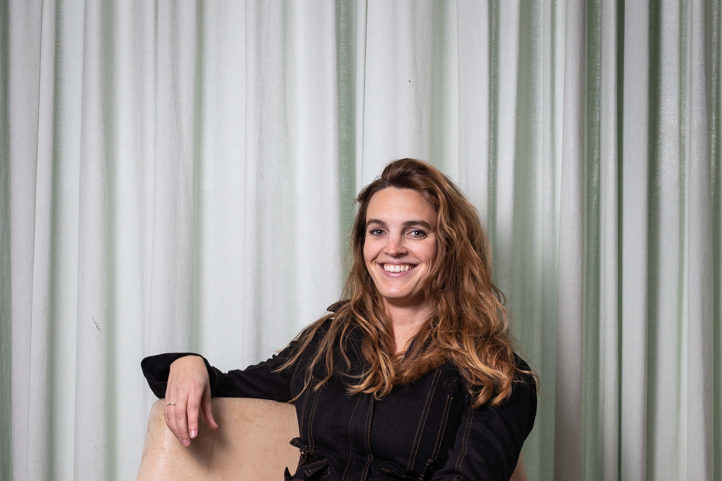 Zeventien cabaretiers maken een satirische podcast over podcasts | Het ...