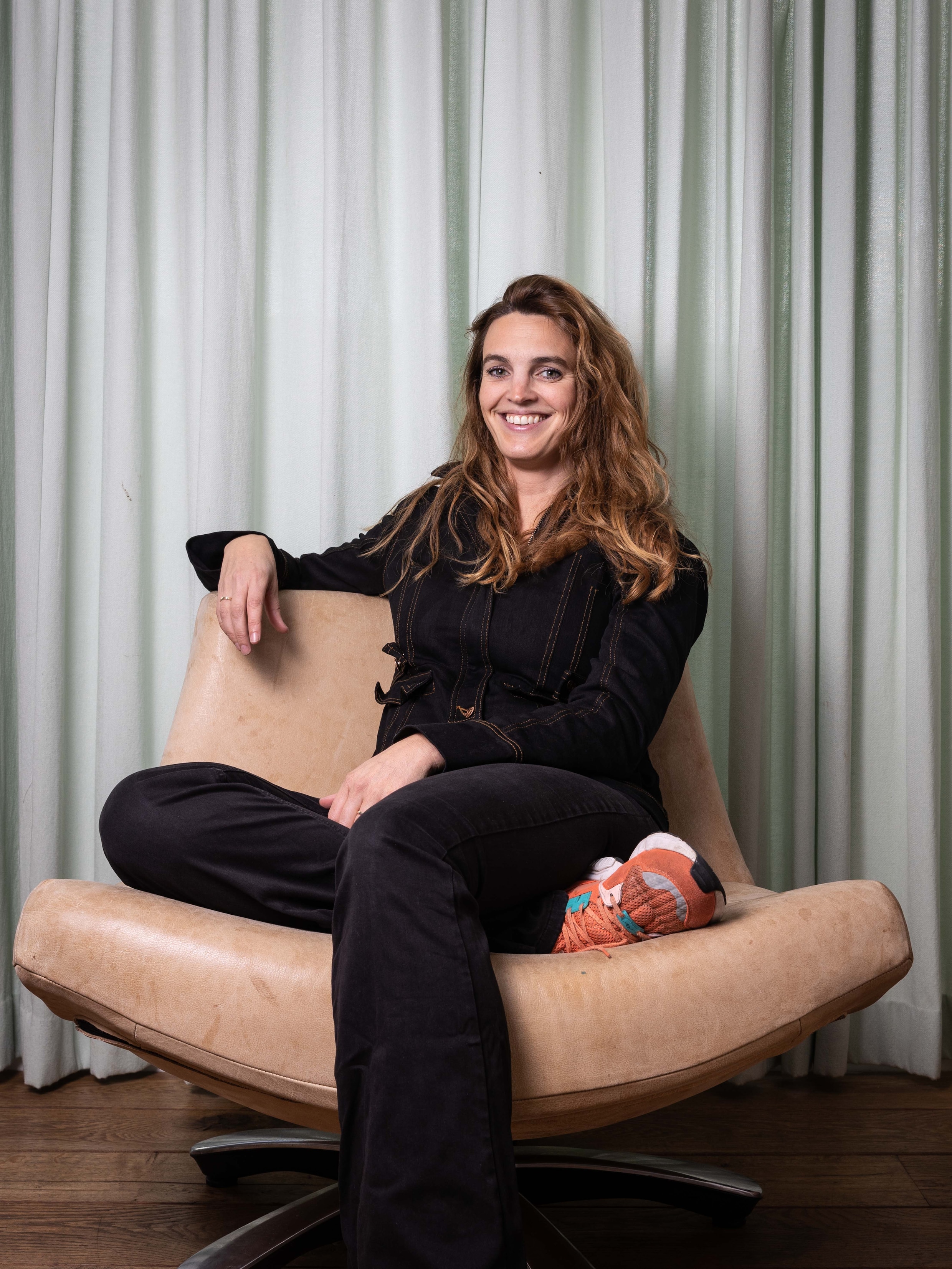 Zeventien cabaretiers maken een satirische podcast over podcasts | Het ...