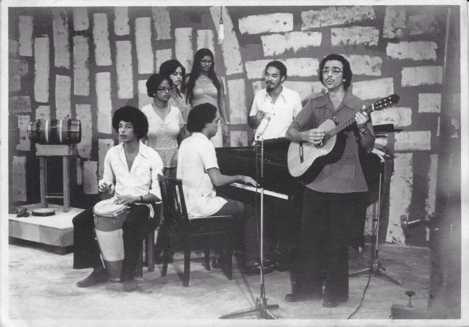 Hernieuwde belangstelling Surinaamse strijdliederen leidt tot podcast ...