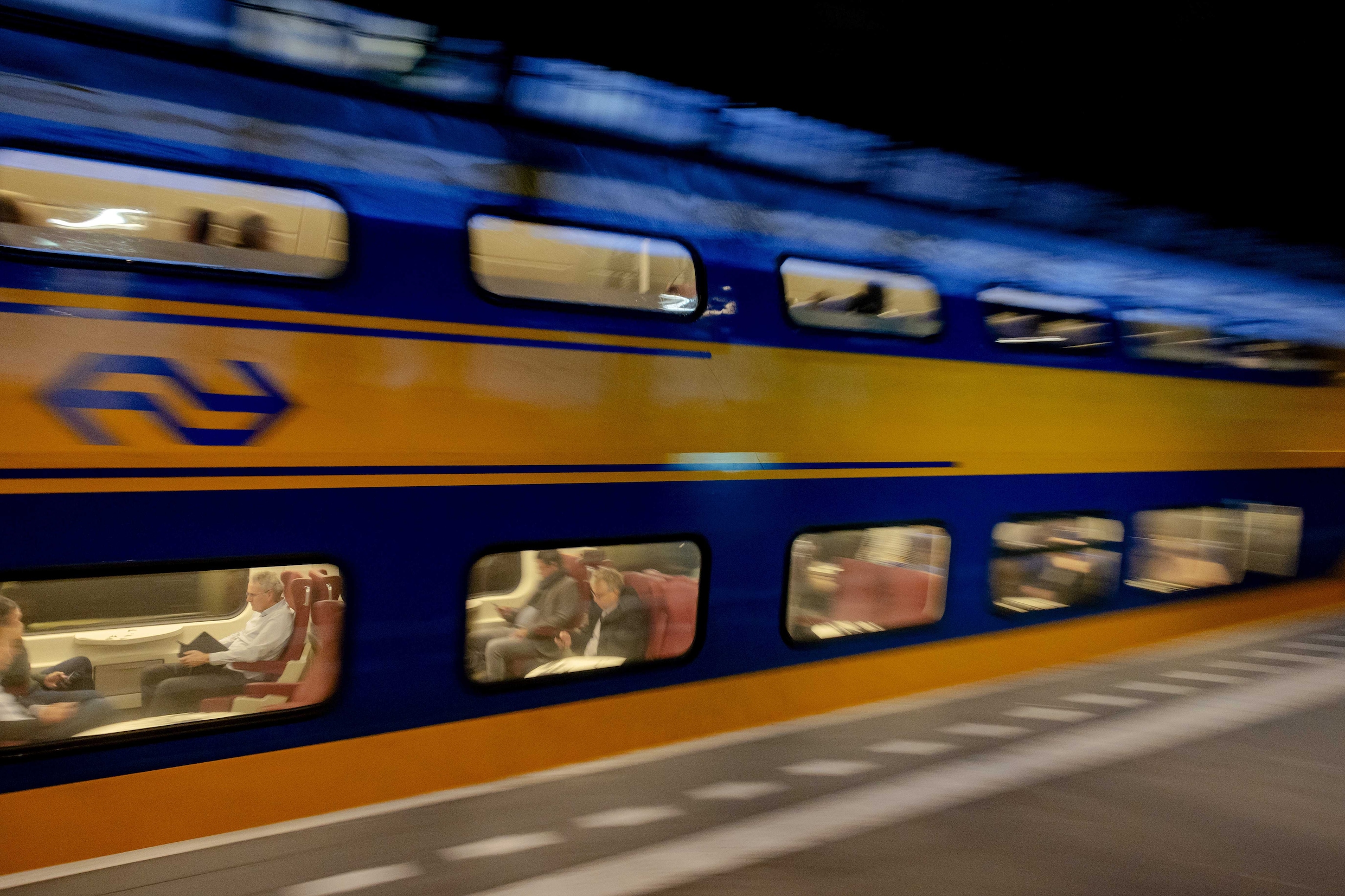 NS verlengt een derde van de treinen in nieuwe dienstregeling | Het Parool