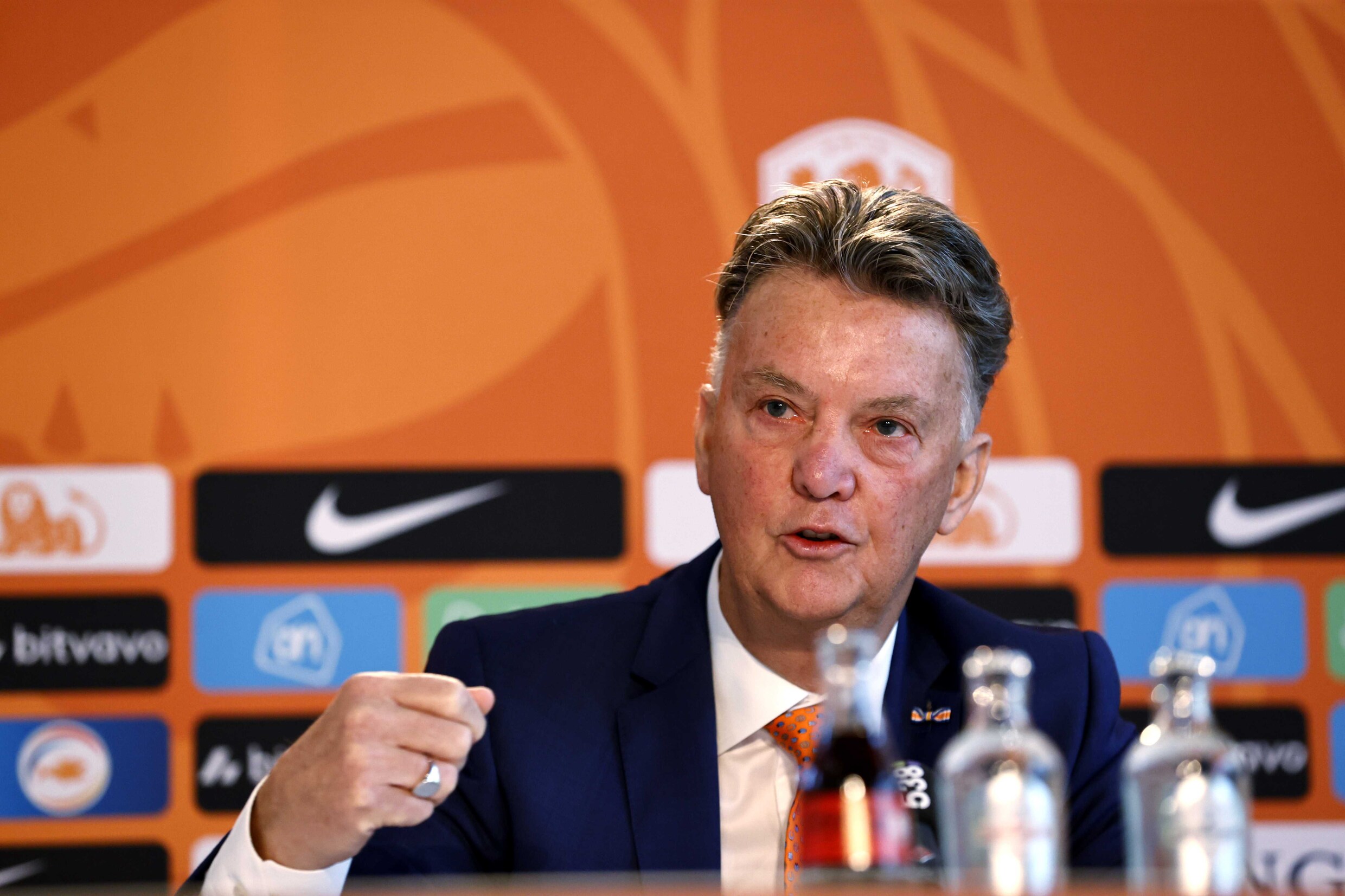Louis van Gaal licht keuzes in WK-selectie toe: ‘Bij sommige afvallers ...