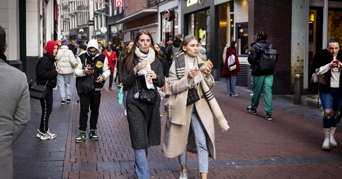 Jongeren lijden onder geldstress: ‘Mijn moeder is steeds down’ | Het Parool