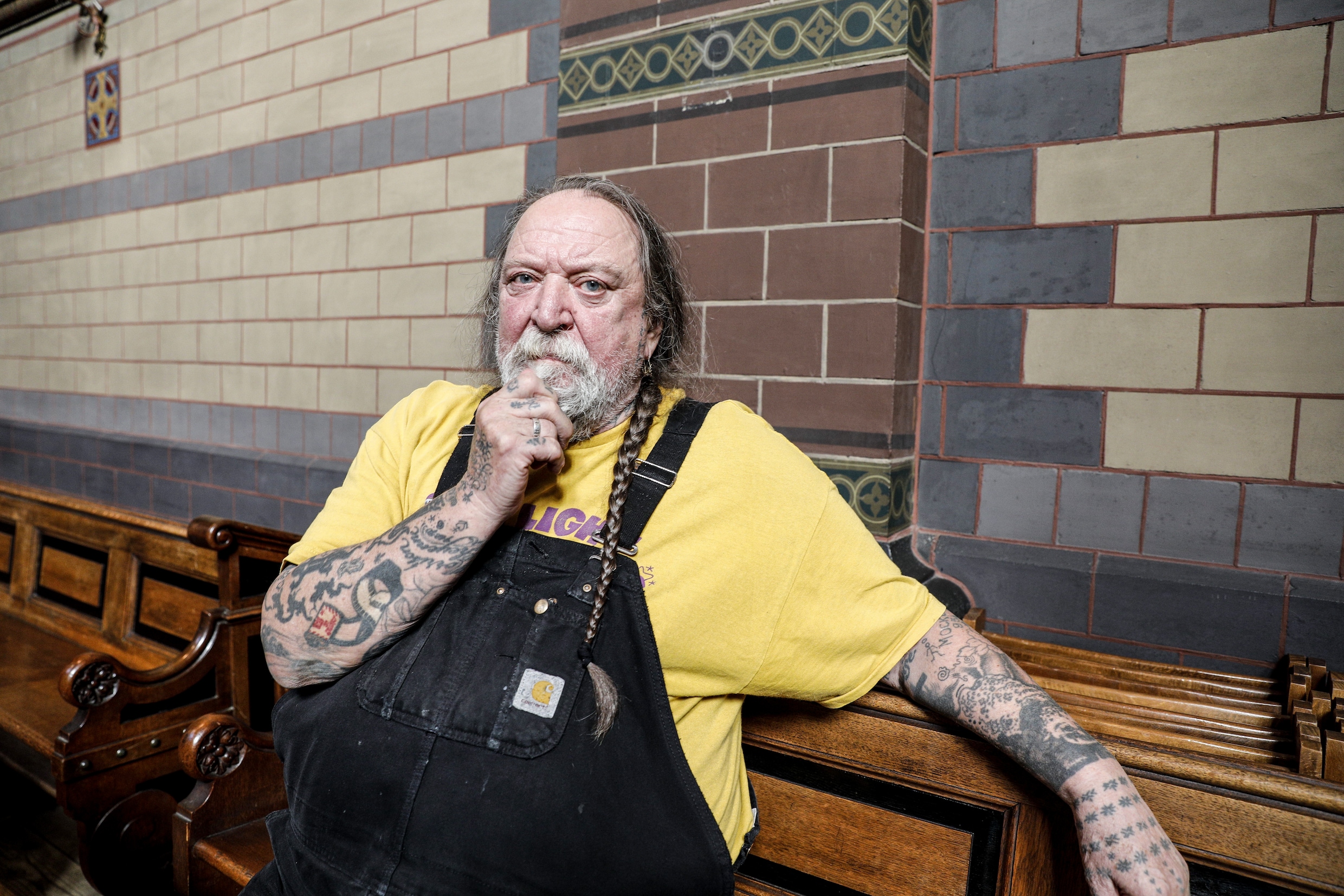 Henk Schiffmacher zet gratis historische 17de-eeuwse tatoeage bij vijf ...