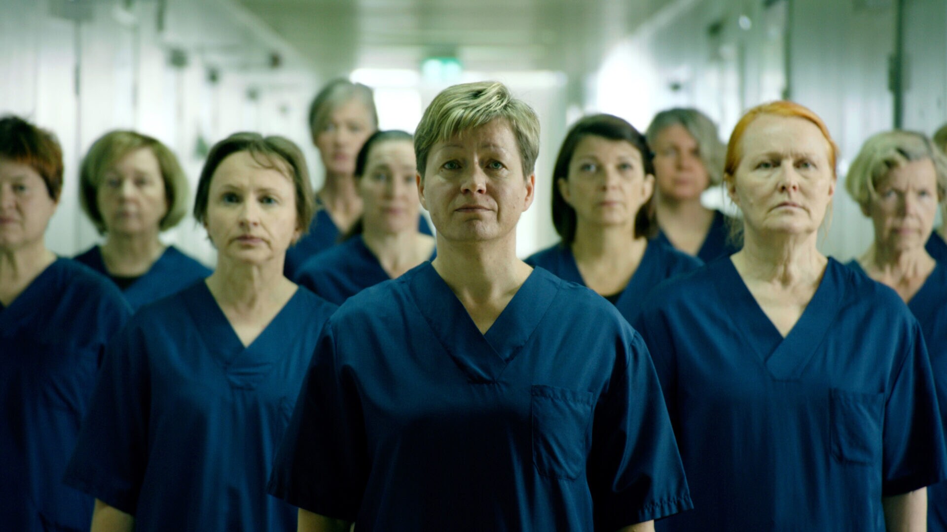 Zaterdag op Idfa: de Finse verpleegsters zingen met bloedend hart | Het ...