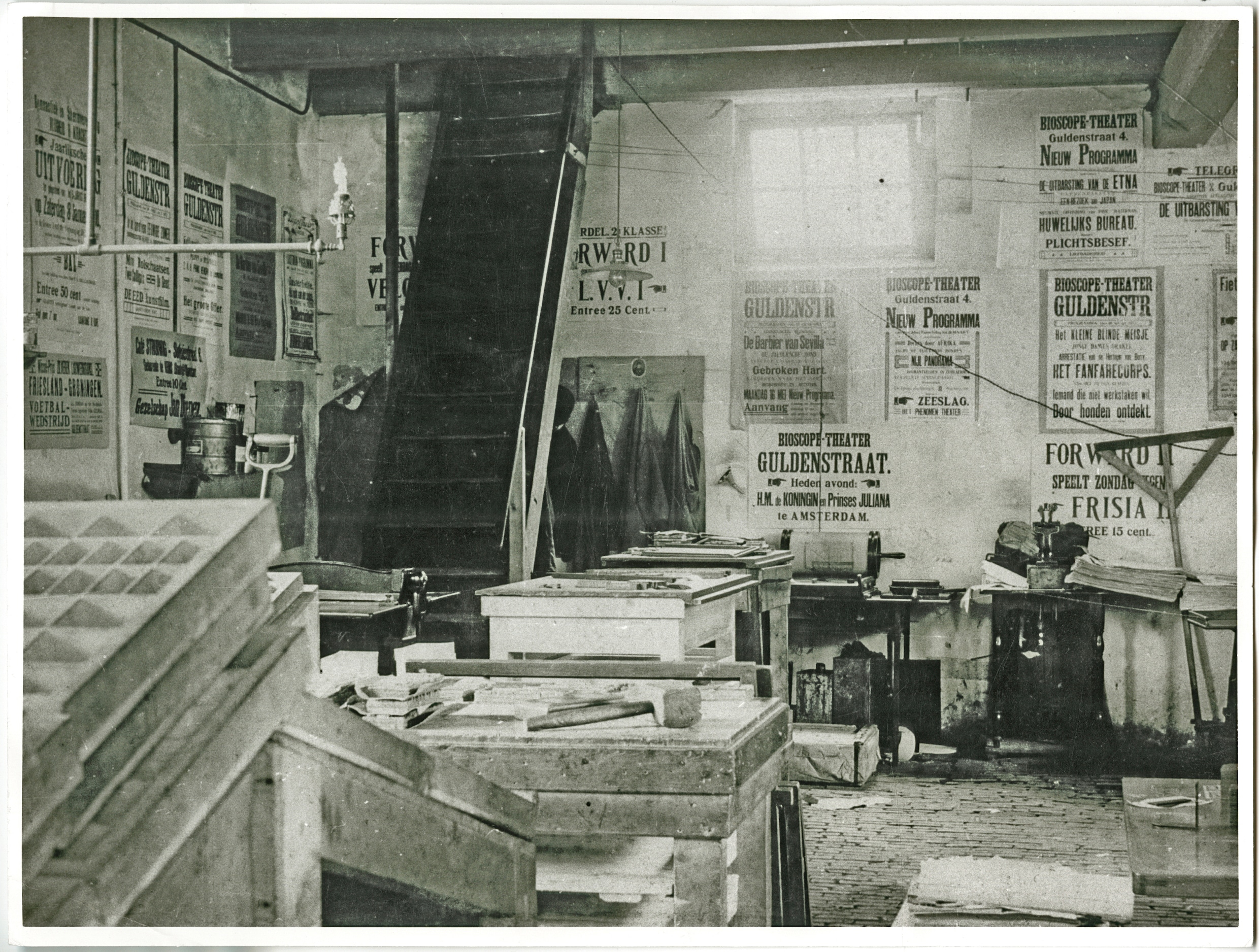 Hoe Hendrik Werkman op zijn drukpers de vrijheid voor zijn autonome ...