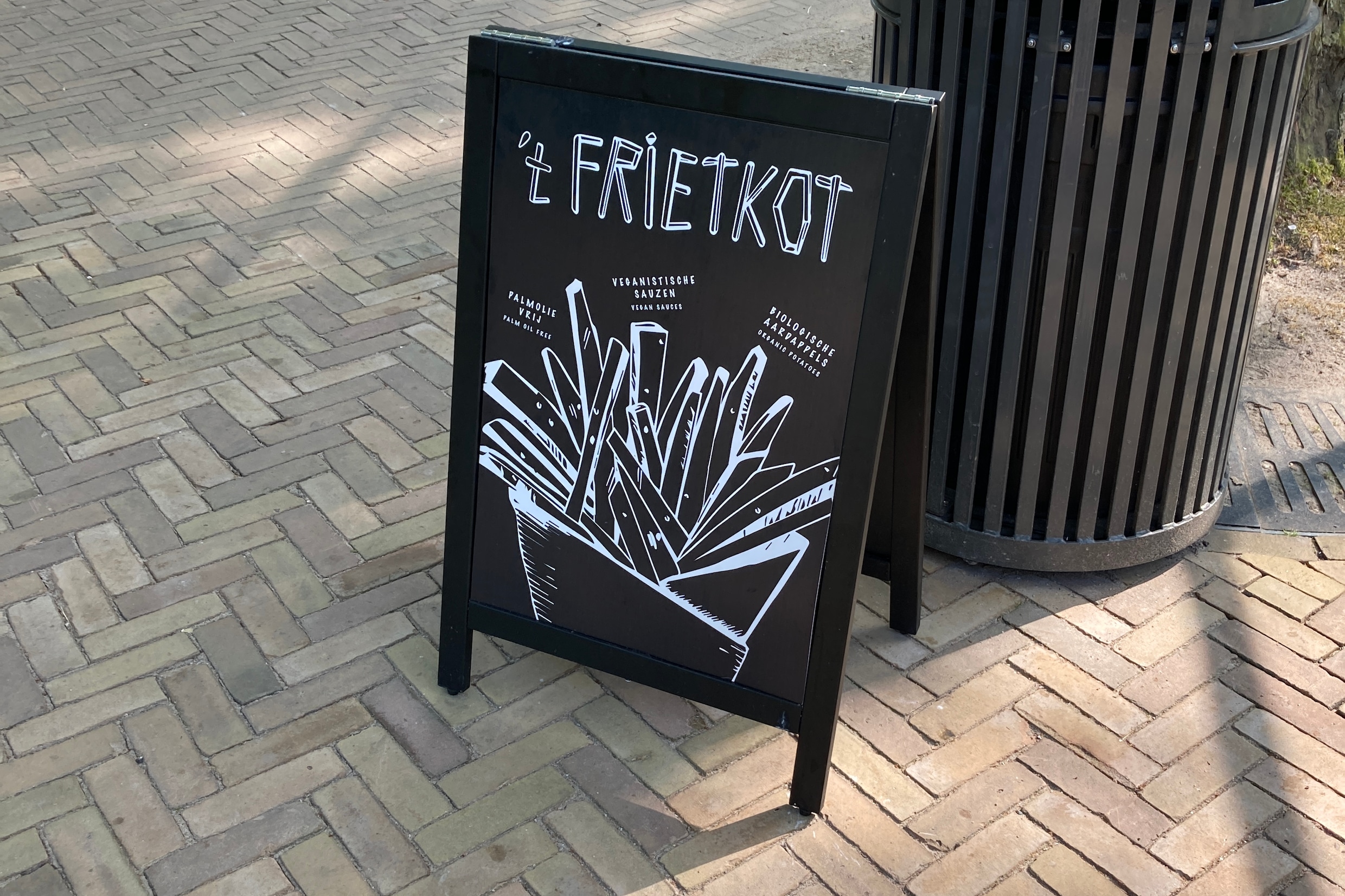 De frietpatatjes van ’t Frietkot in Artis (en het uitzicht op de ...