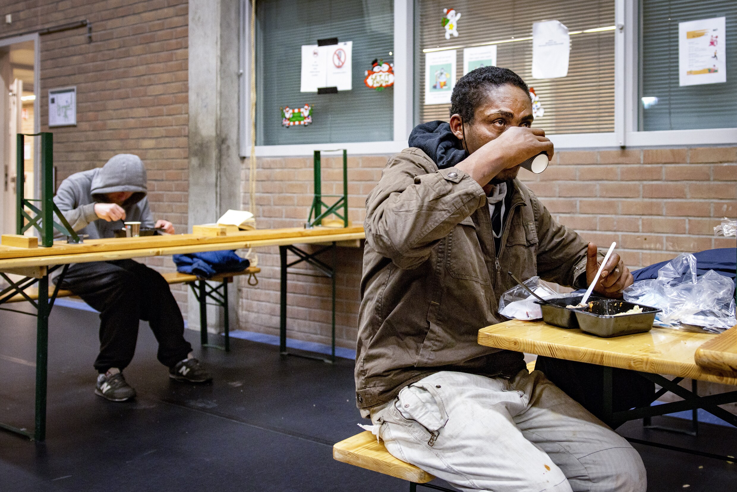 Koud weekend op komst, winteropvang voor daklozen geopend | Het Parool