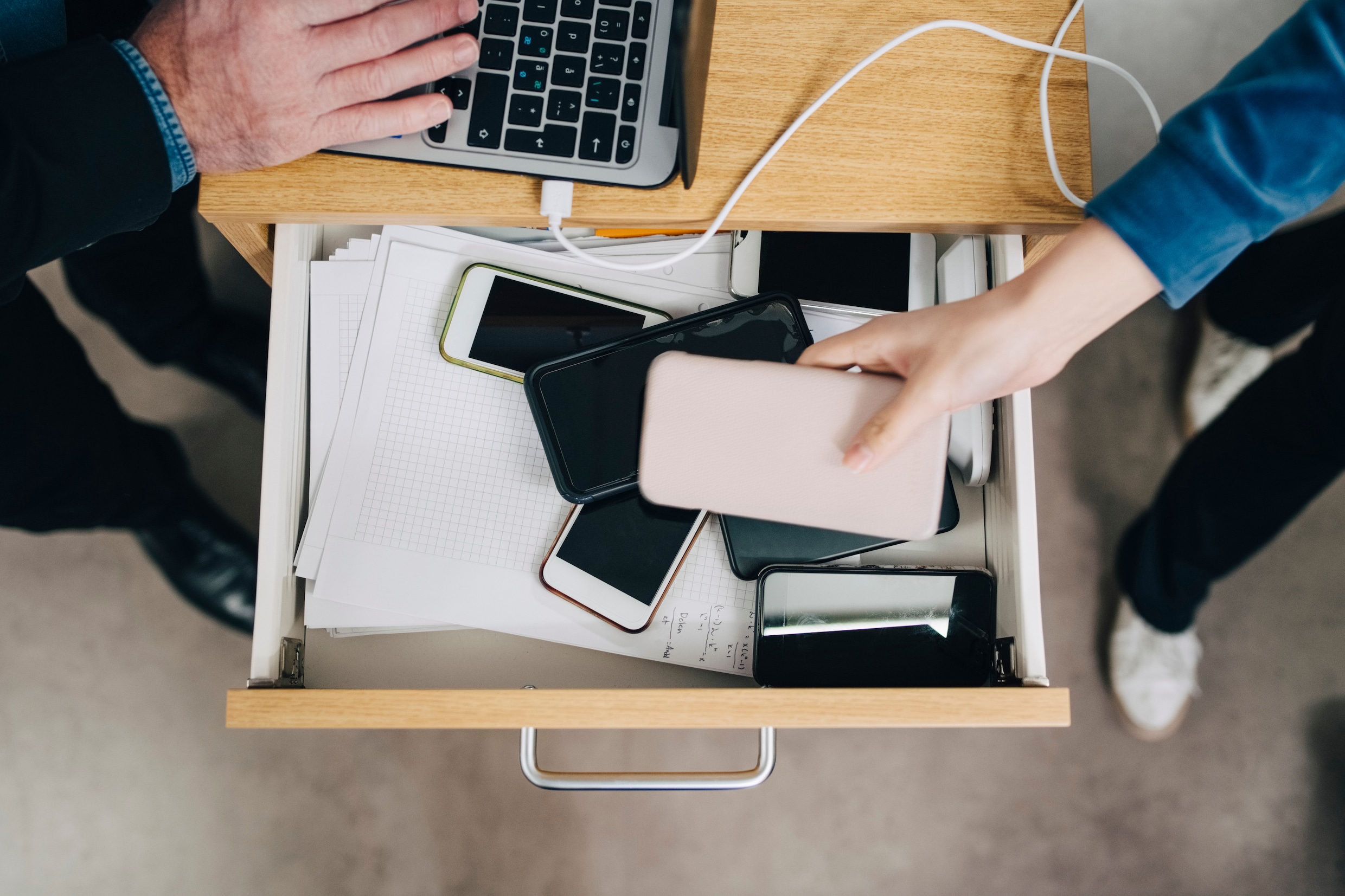 CDA bepleit verbod mobieltje in klas basis- en middelbare school | Het Parool