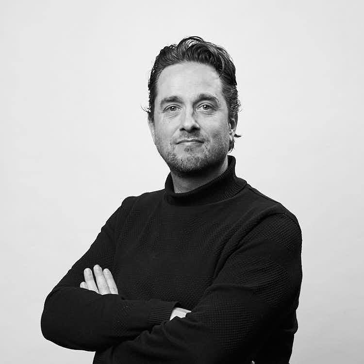 Opinie: ‘Amsterdam, maak werk van windmolens in zee in plaats van de ...