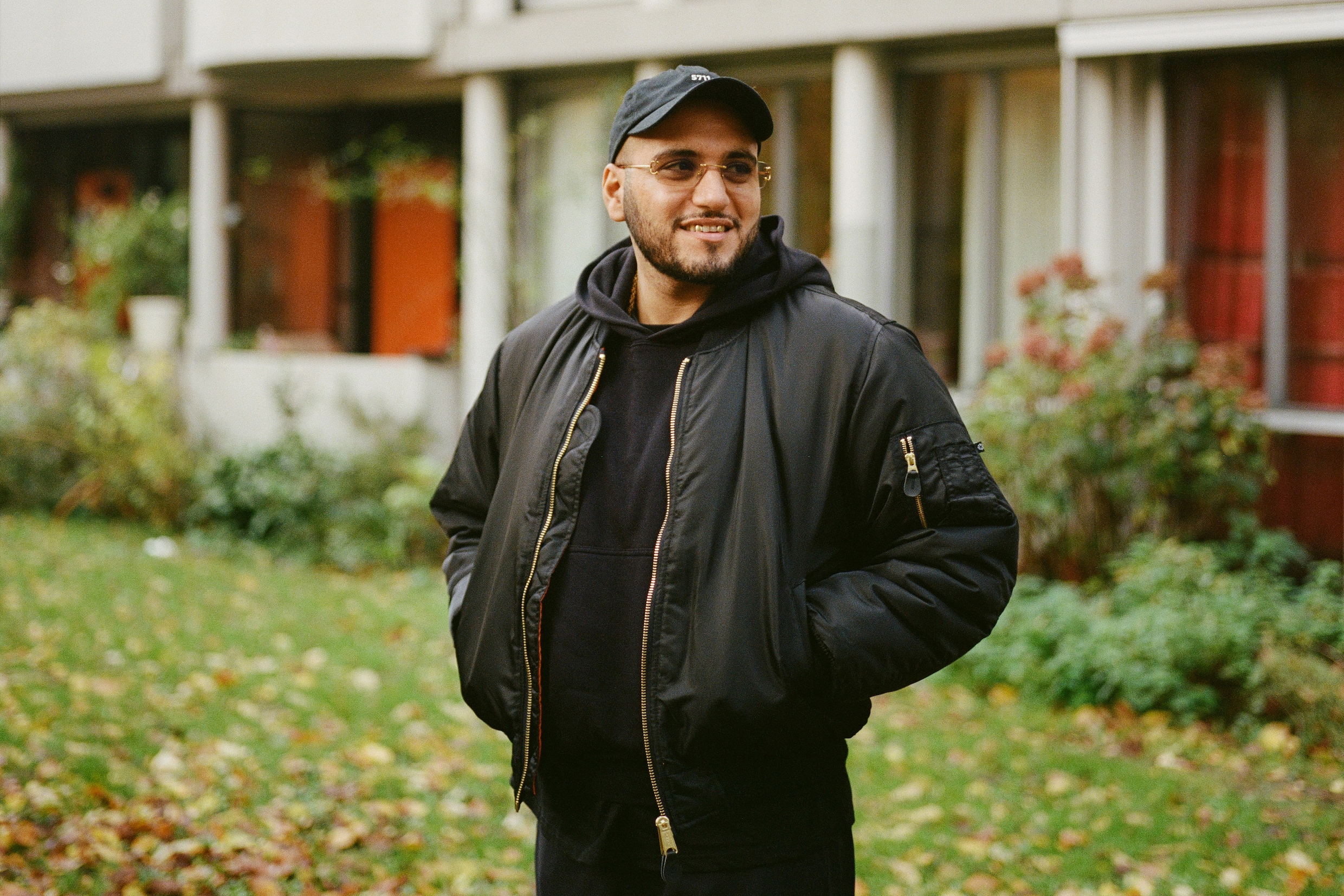 Massih Hutak rapt op eerste album over de gentrificatie in Noord: ‘Hier ...