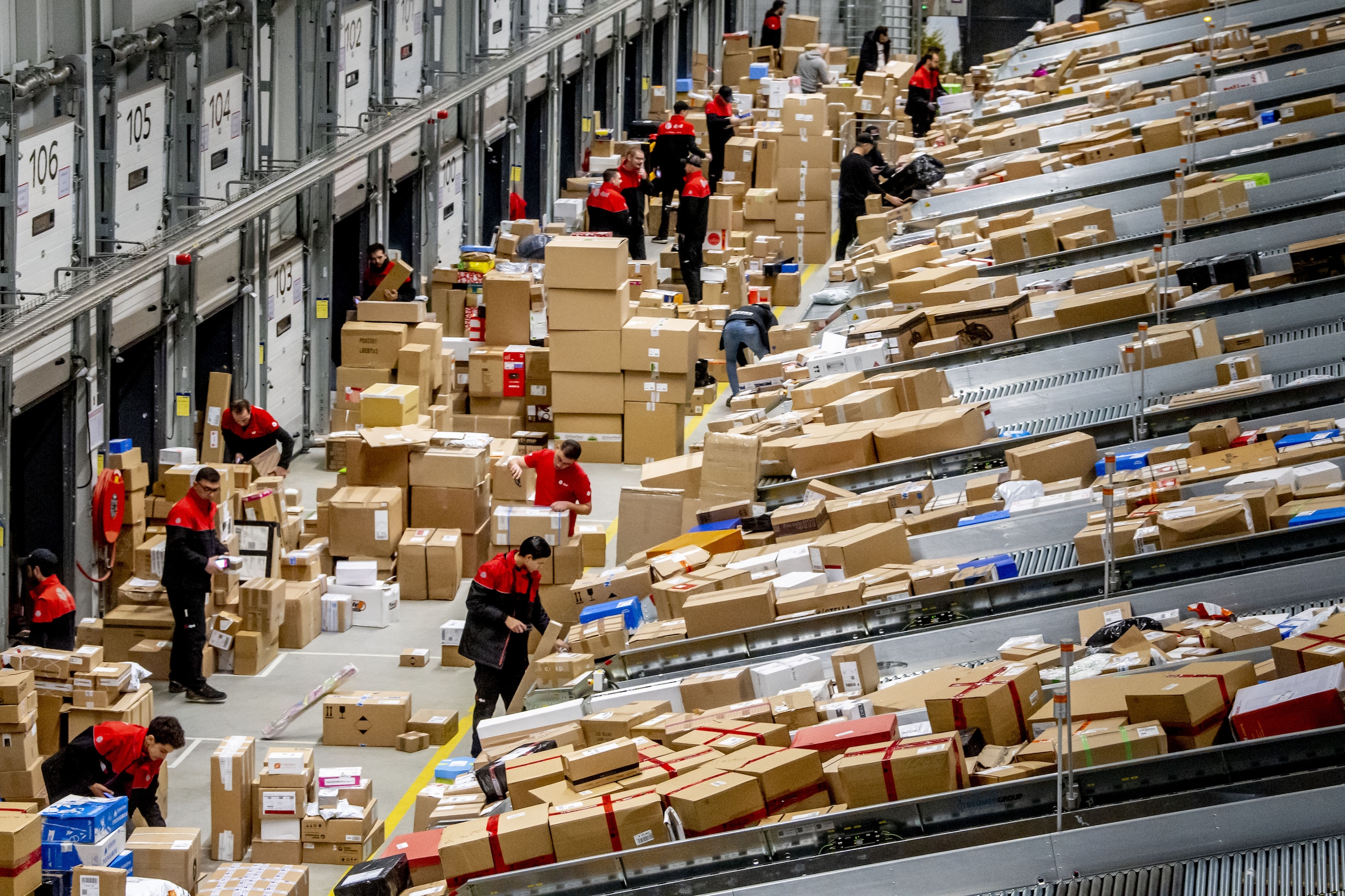 Brussel verbiedt miniflesjes, mayozakjes en te grote dozen: ‘Simpele ...