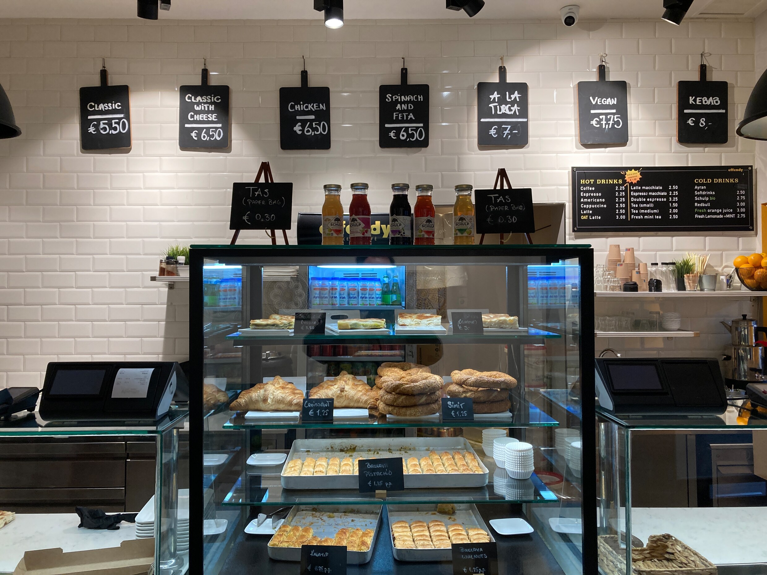 Het Rijksmuseum onder de Turkse bakkers bakt de lekkerste lahmacun van ... Het Rijksmuseum onder de Turkse bakkers bakt de lekkerste lahmacun van ...