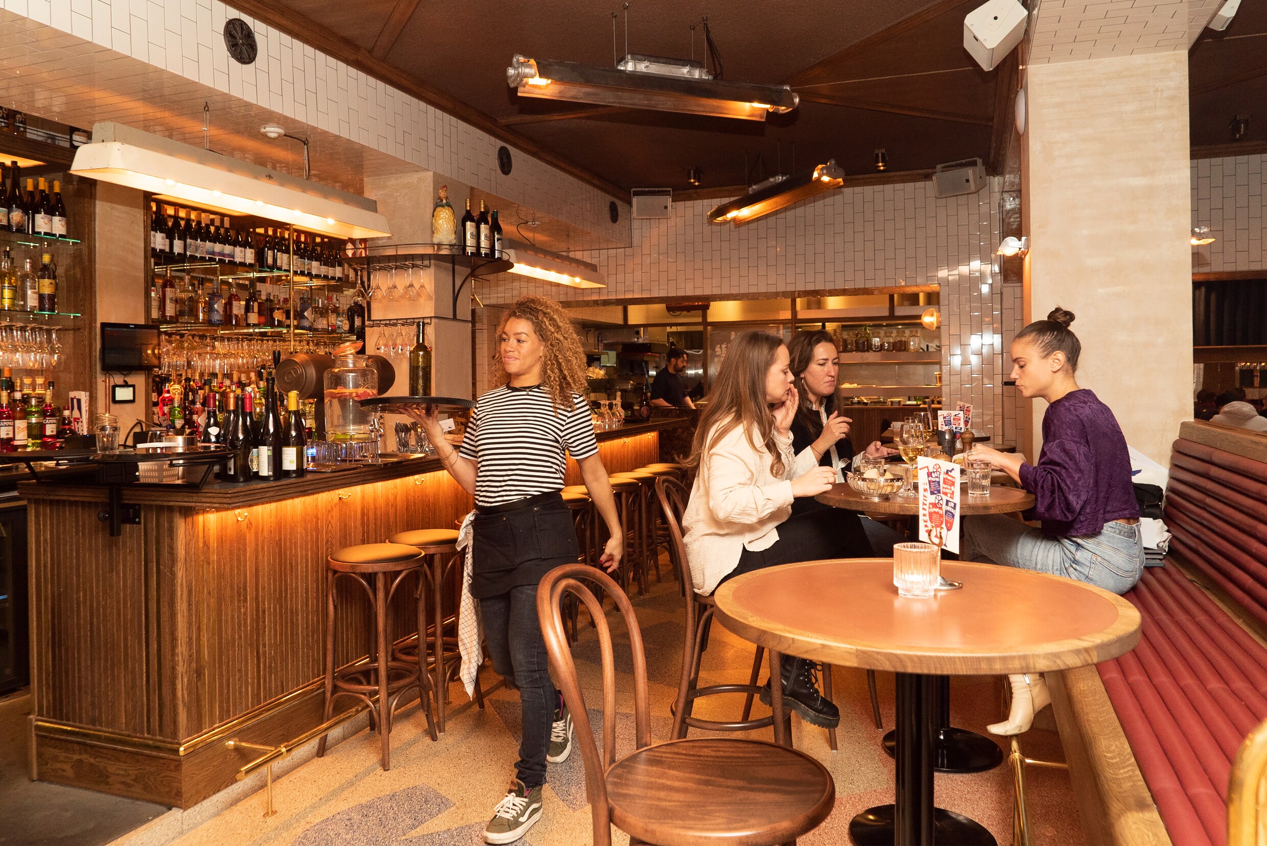 Le French Café combineert de Franse stijl met Amsterdamse ballen | Het ...