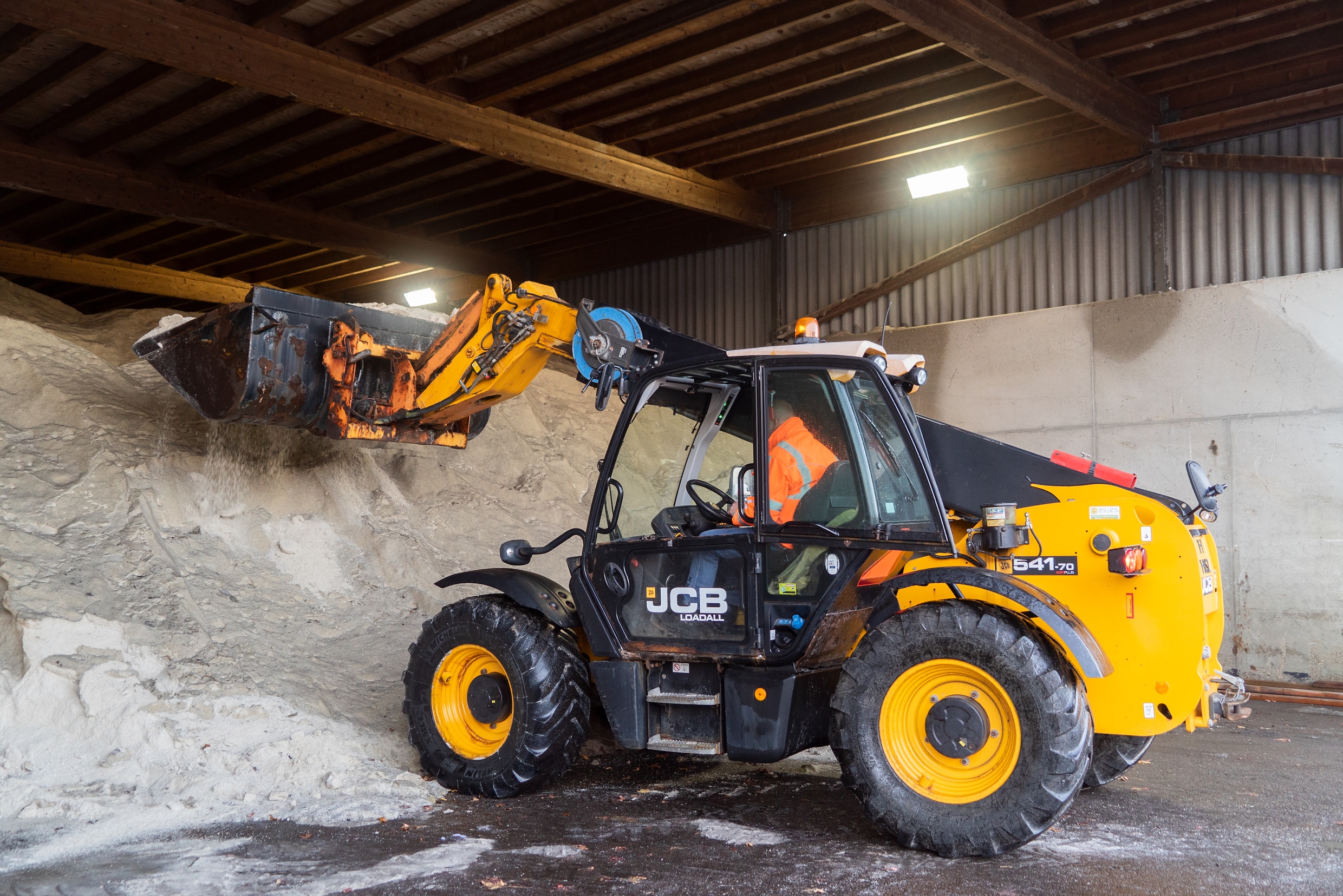 Hoe deze ‘ijzelmeester’ Amsterdam bij gladheid begaanbaar houdt | Het ...