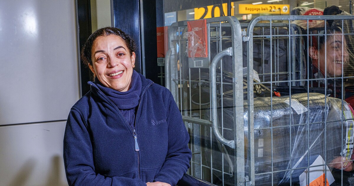 Het turbulente jaar van Zoubida op Schiphol: ‘Scheldpartijen vreten ...