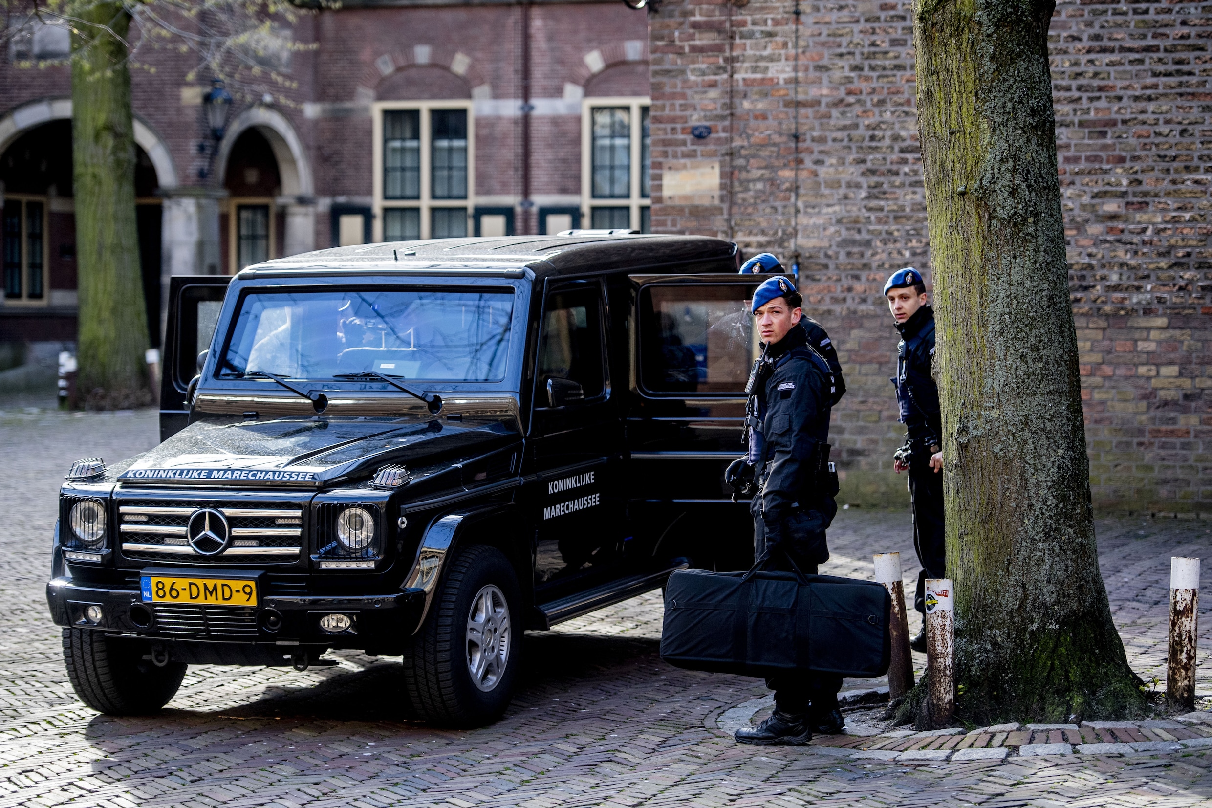 Nieuwe eenheid Koninklijke Marechaussee gaat bedreigde personen ... Nieuwe eenheid Koninklijke Marechaussee gaat bedreigde personen ...