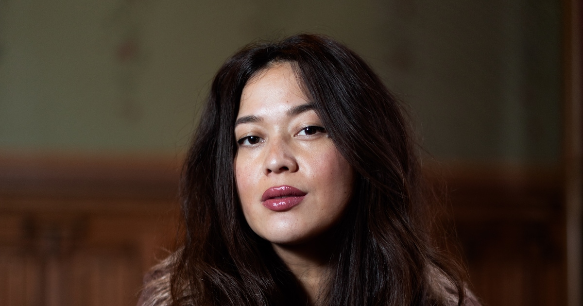 Actrice Denise Aznam: ‘Alle romcoms zijn wit, daarom wil ik er een over ...