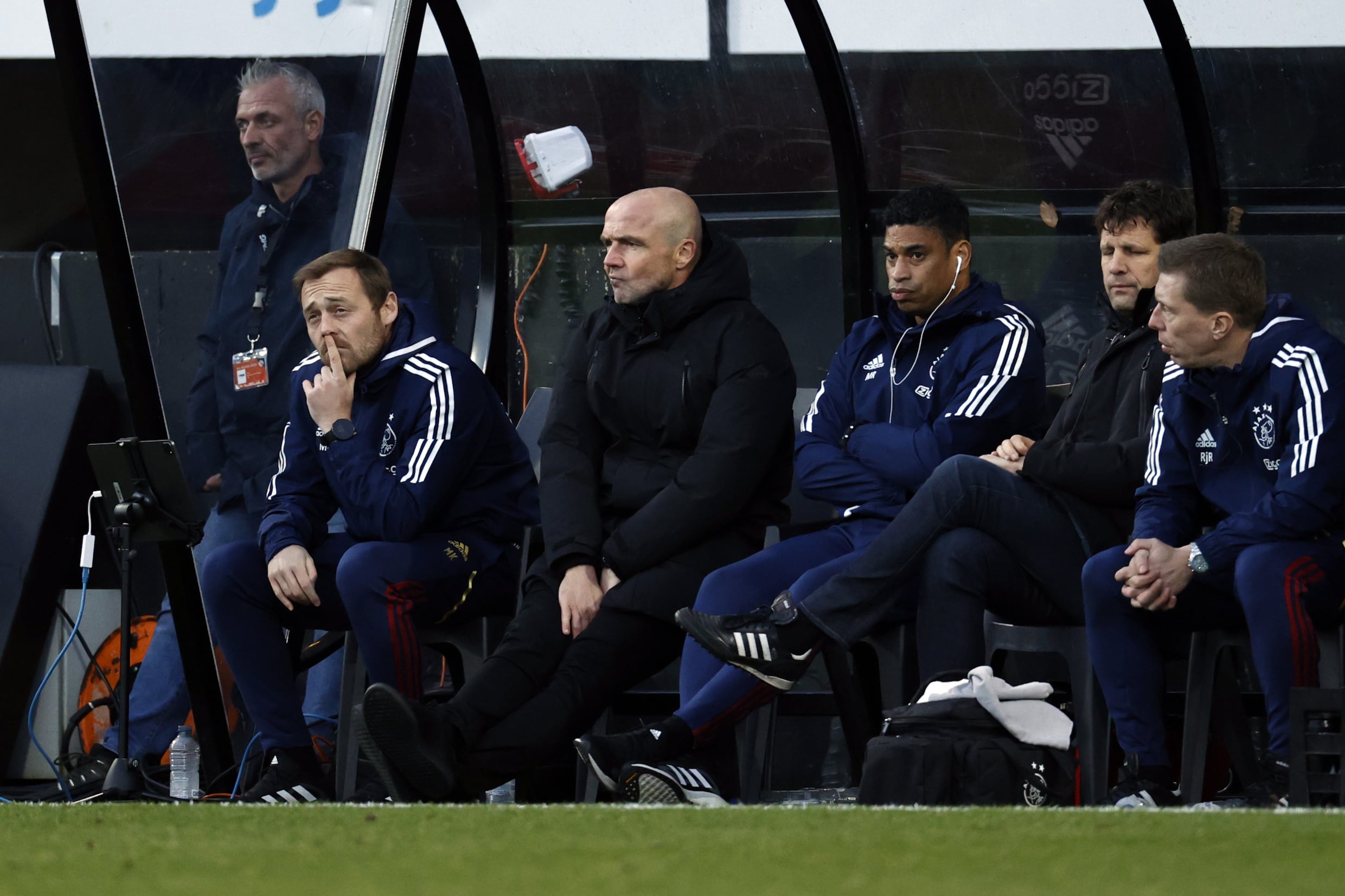 Technische staf Ajax op de schop: John Heitinga beoogd assistent | Het ...