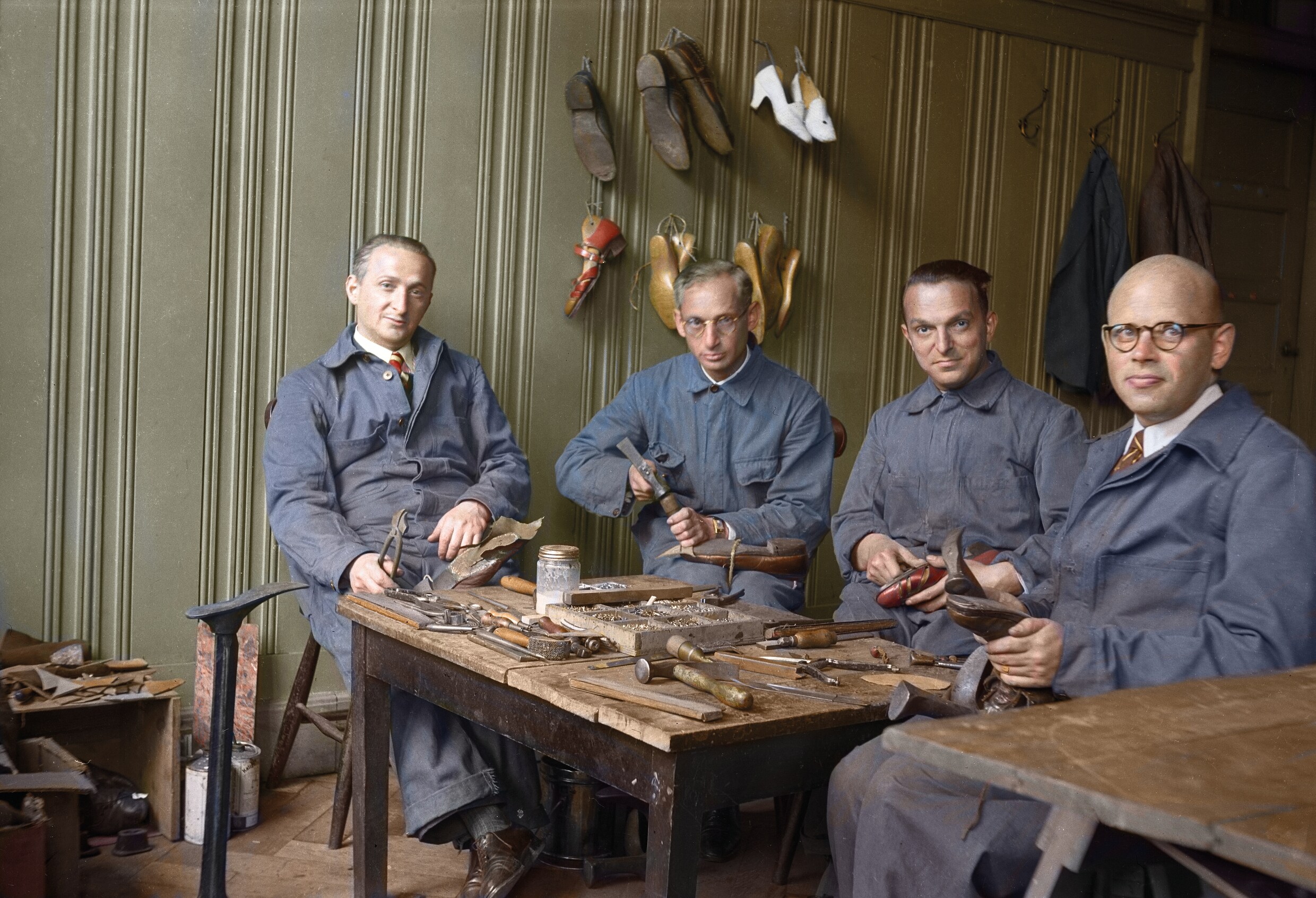 Groene uniformen, paarse heide en witte ijsjes: ingekleurde foto’s ...