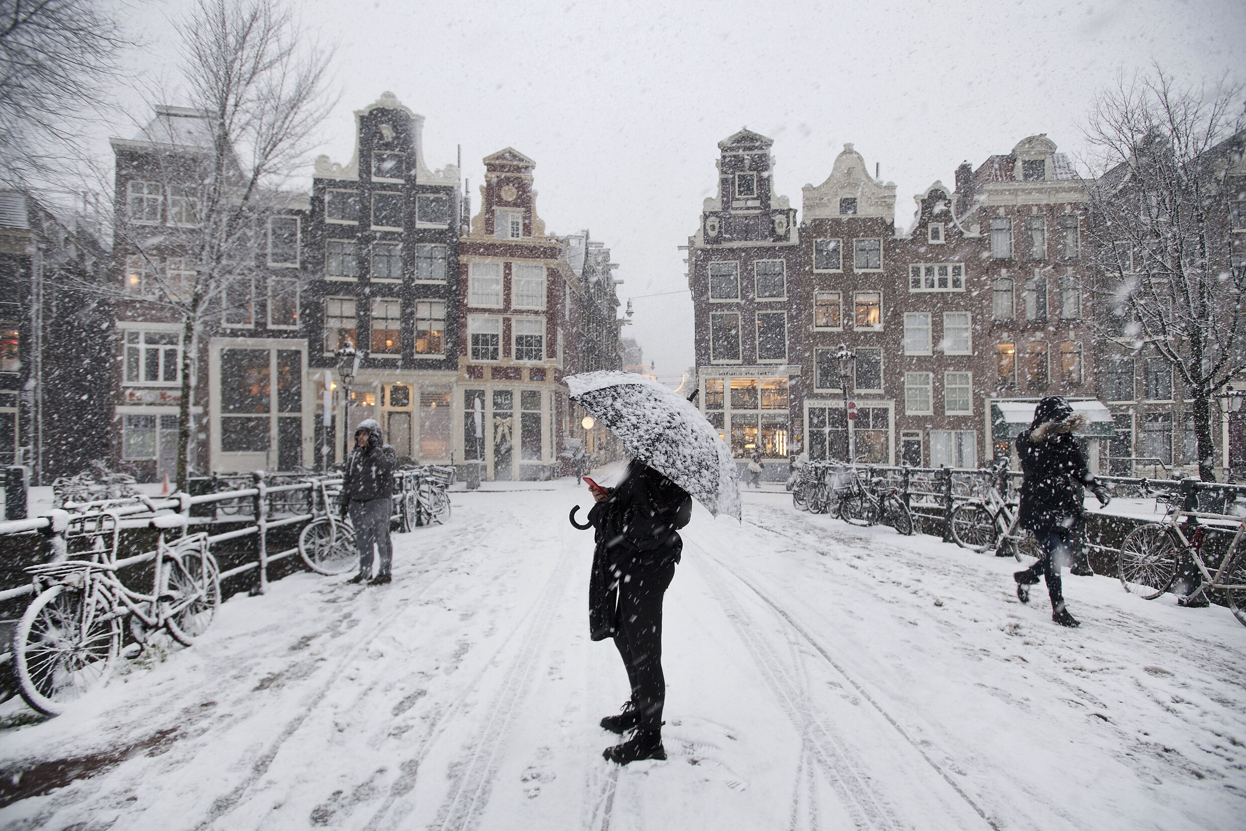 Nog één keer volop winterweer? ‘Schaatsen kunnen in het vet blijven ...