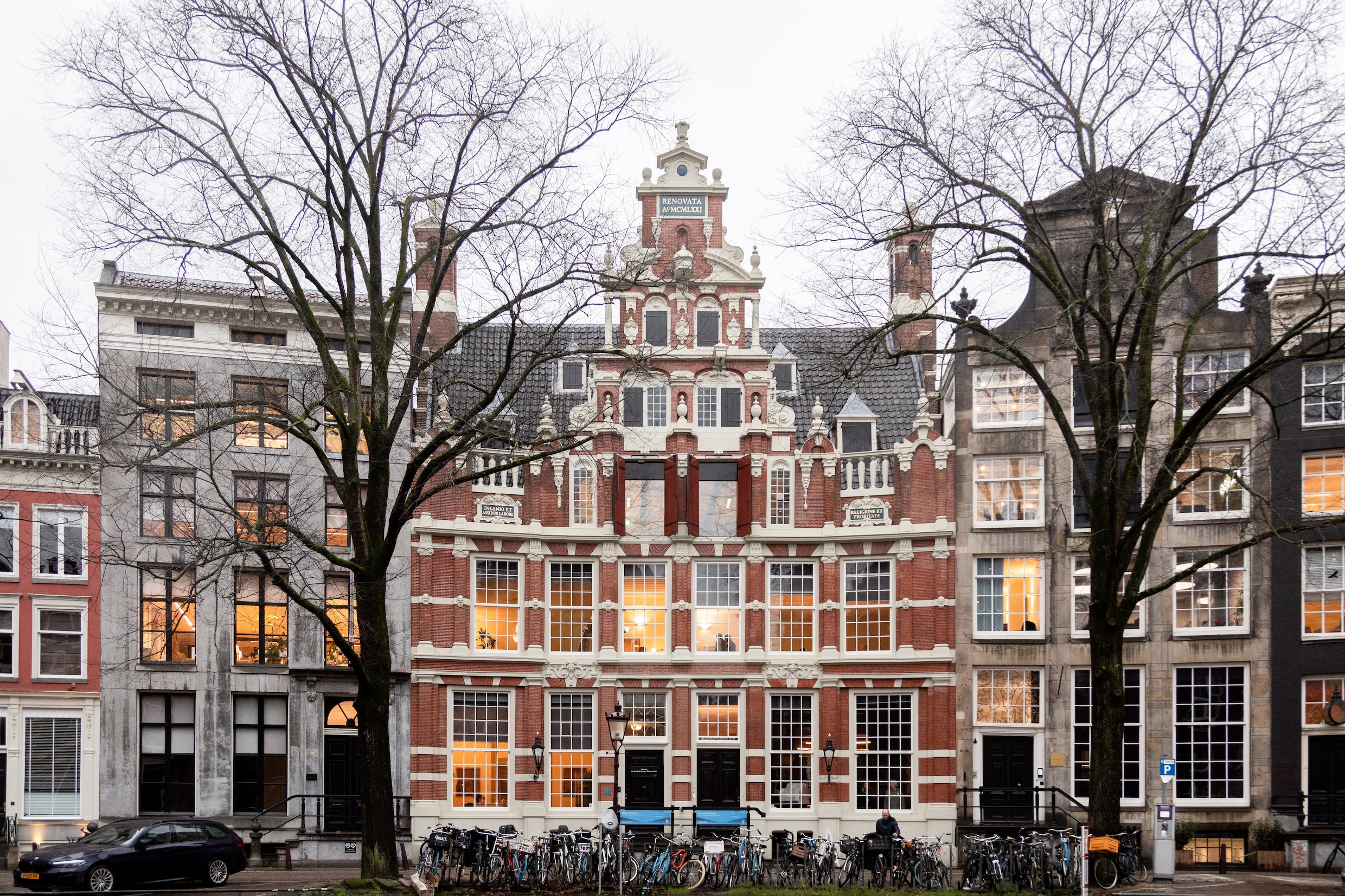 Stap in een tijdscapsule en ontdek deze 5 huizen in Amsterdam waar de ...