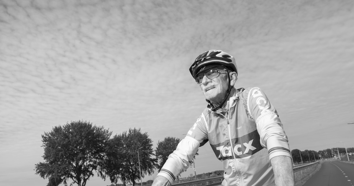 Wereldkampioen Piet van Heusden (1929-2023) fietste complete ...