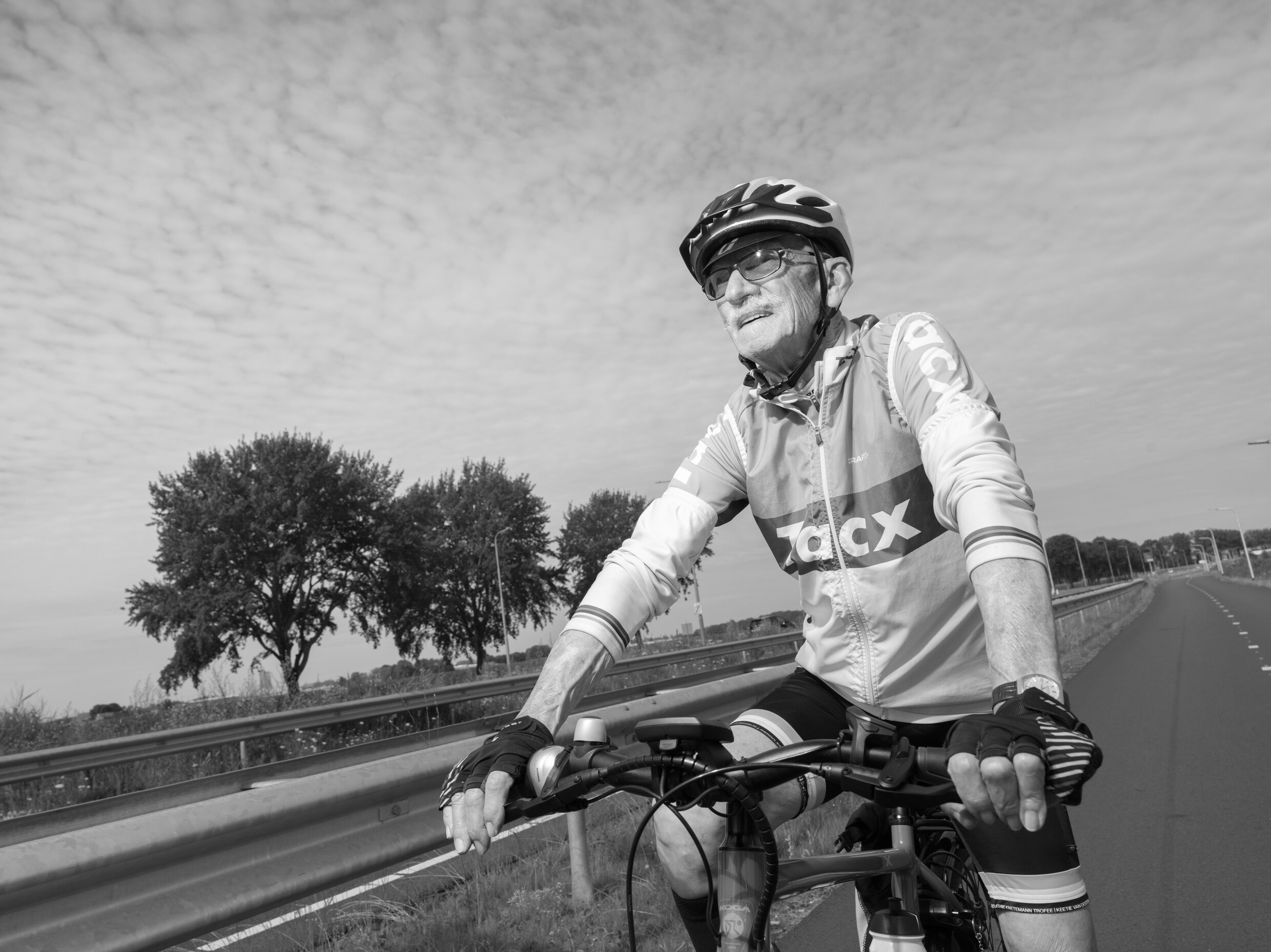 Wereldkampioen Piet van Heusden (1929-2023) fietste complete ...