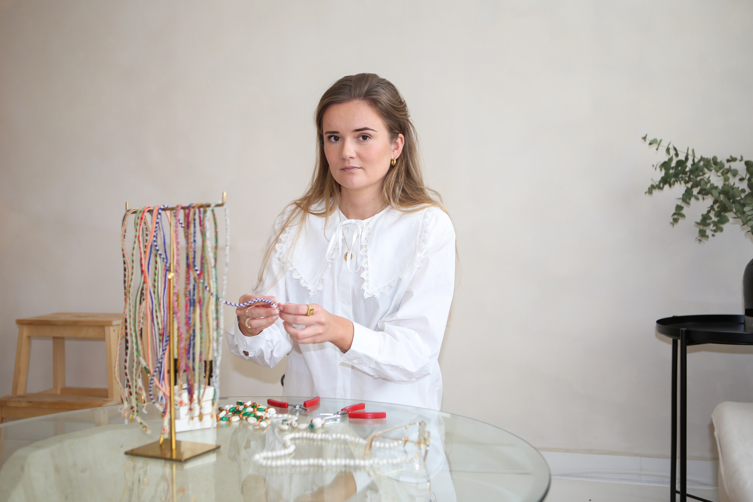 Zij maken mode van afgedankte materialen: ‘Elke blazer bestaat uit twee ...