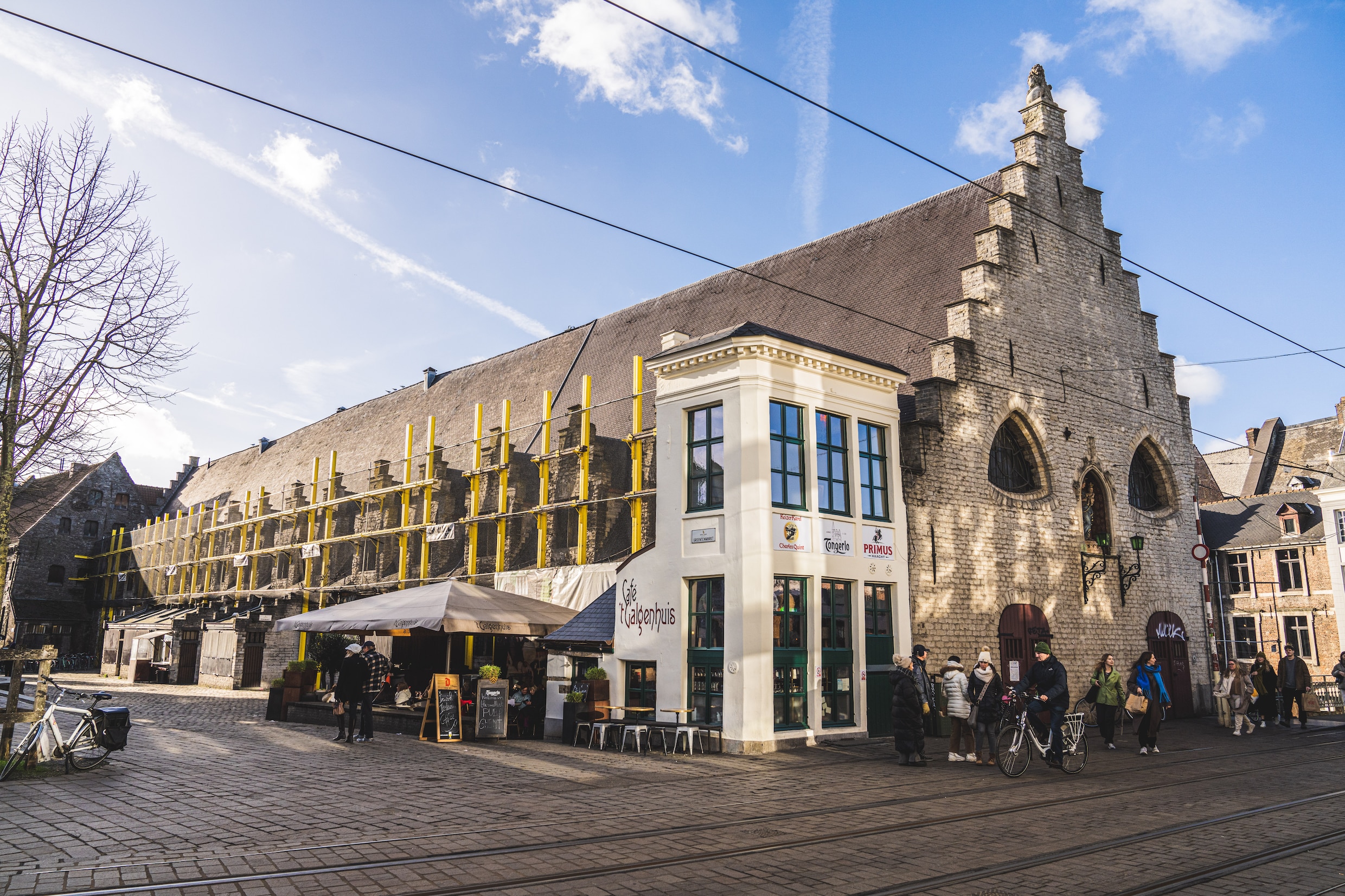 Fietsenstalling in een middeleeuws pand? Vlaanderen ruziet over nieuwe ...