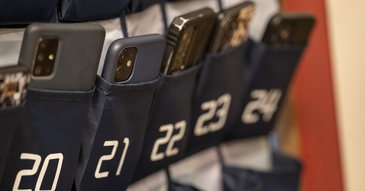 Onderwijsminister sluit smartphoneverbod in de klas niet langer uit | Het Parool