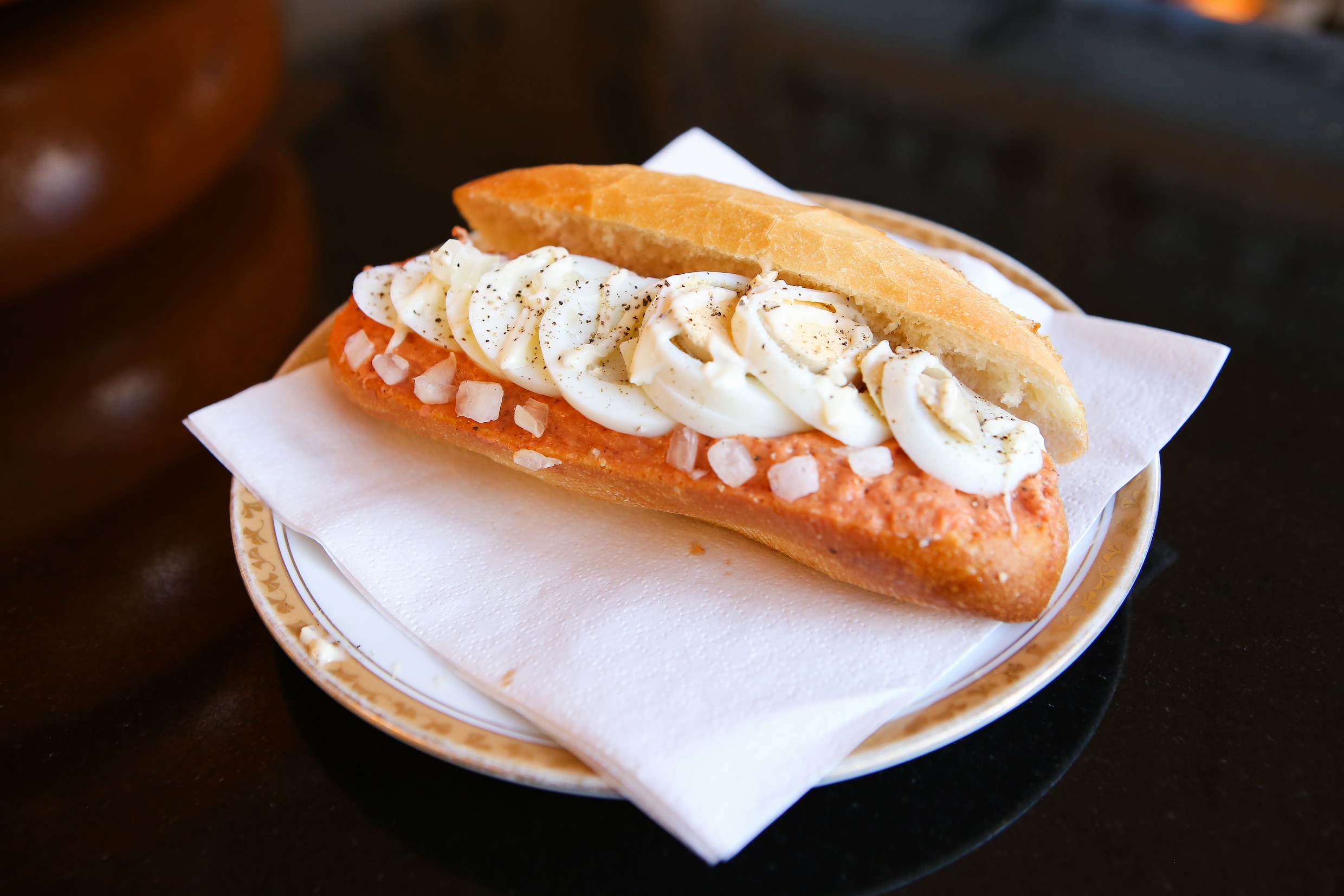 7x Hier eet je een broodje voor 5 euro (of minder) in Amsterdam | Het ...