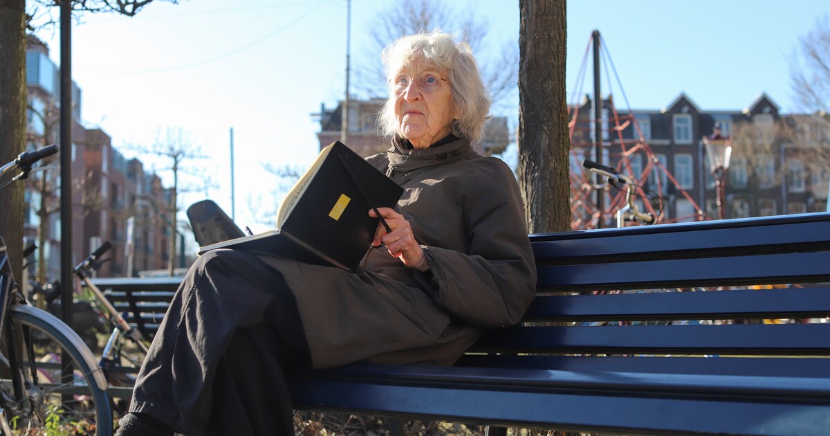 Humans of Amsterdam: ‘Tot mijn twintigste kroop ik bij mijn moeder in ...