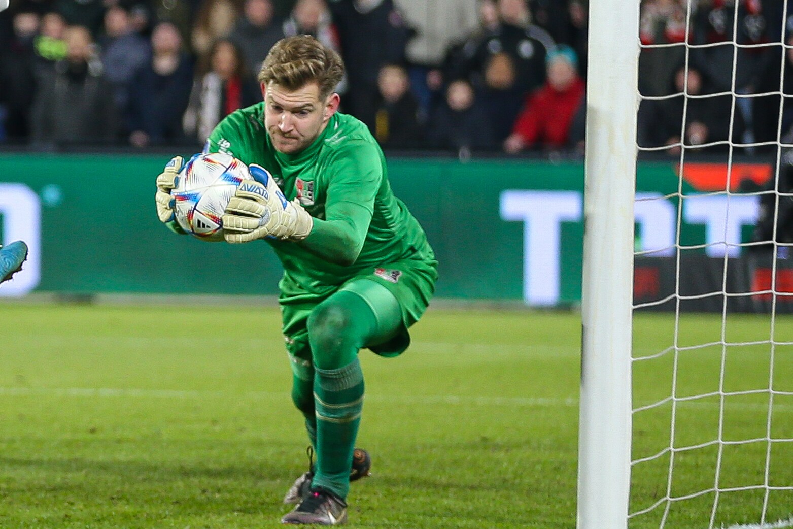 De vrije trappen van Tadic zien eruit als het schieten van Ronaldo in ...