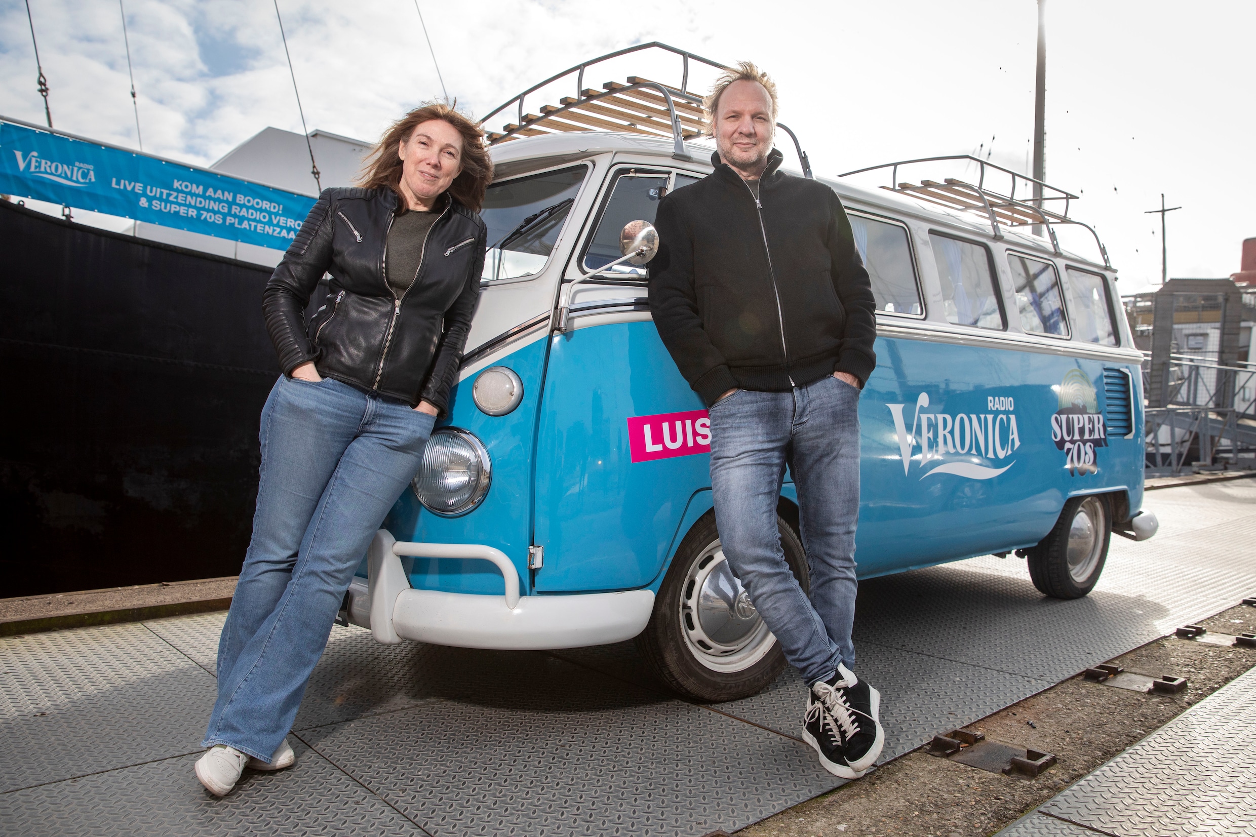 ‘Pure nostalgie’: oud-piratenzender Radio Veronica leeft nog en zendt deze week uit vanaf de ...