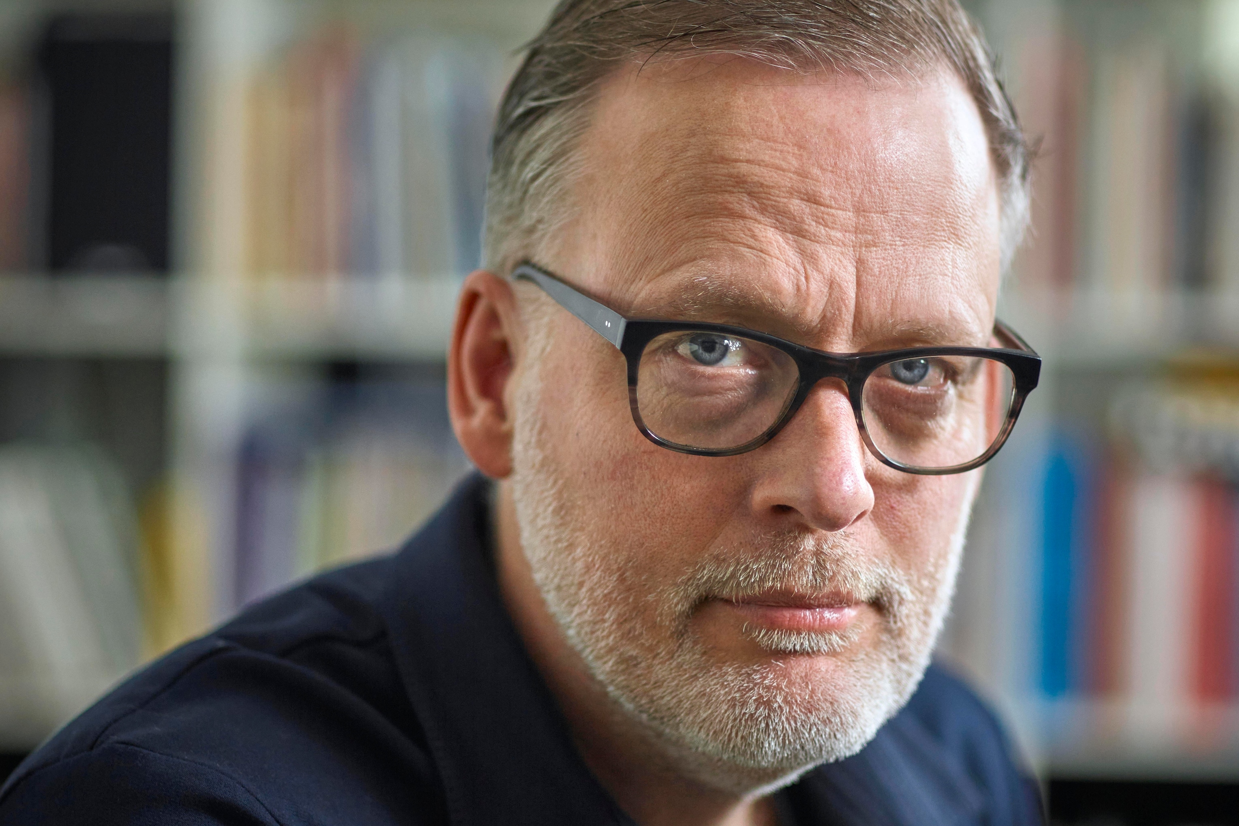 Erik Jan Harmens dicht over zijn autisme: ‘Fak is een goed woord voor ...