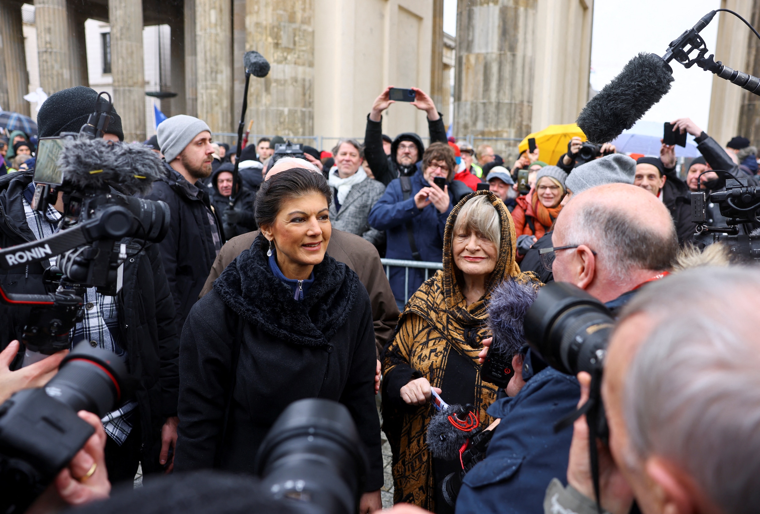 Kritiek op Duitse vredesbeweging: links en extreemrechts willen ...