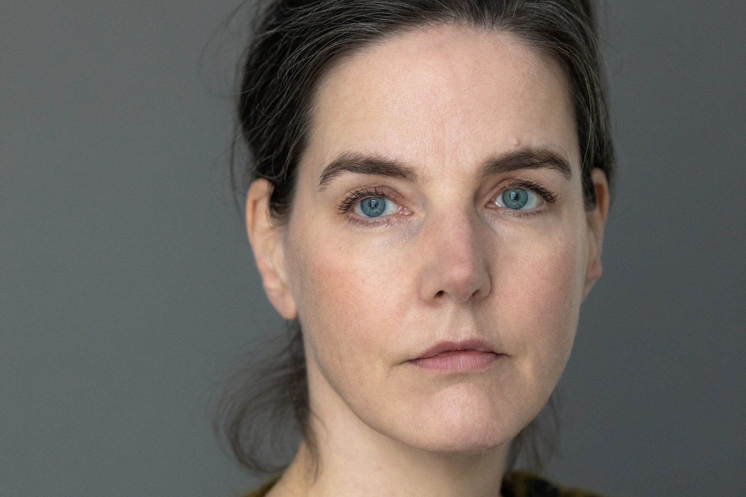 Jente Posthuma rekent af met clichés over heksen: ‘Dat vrouwen geleerd ...