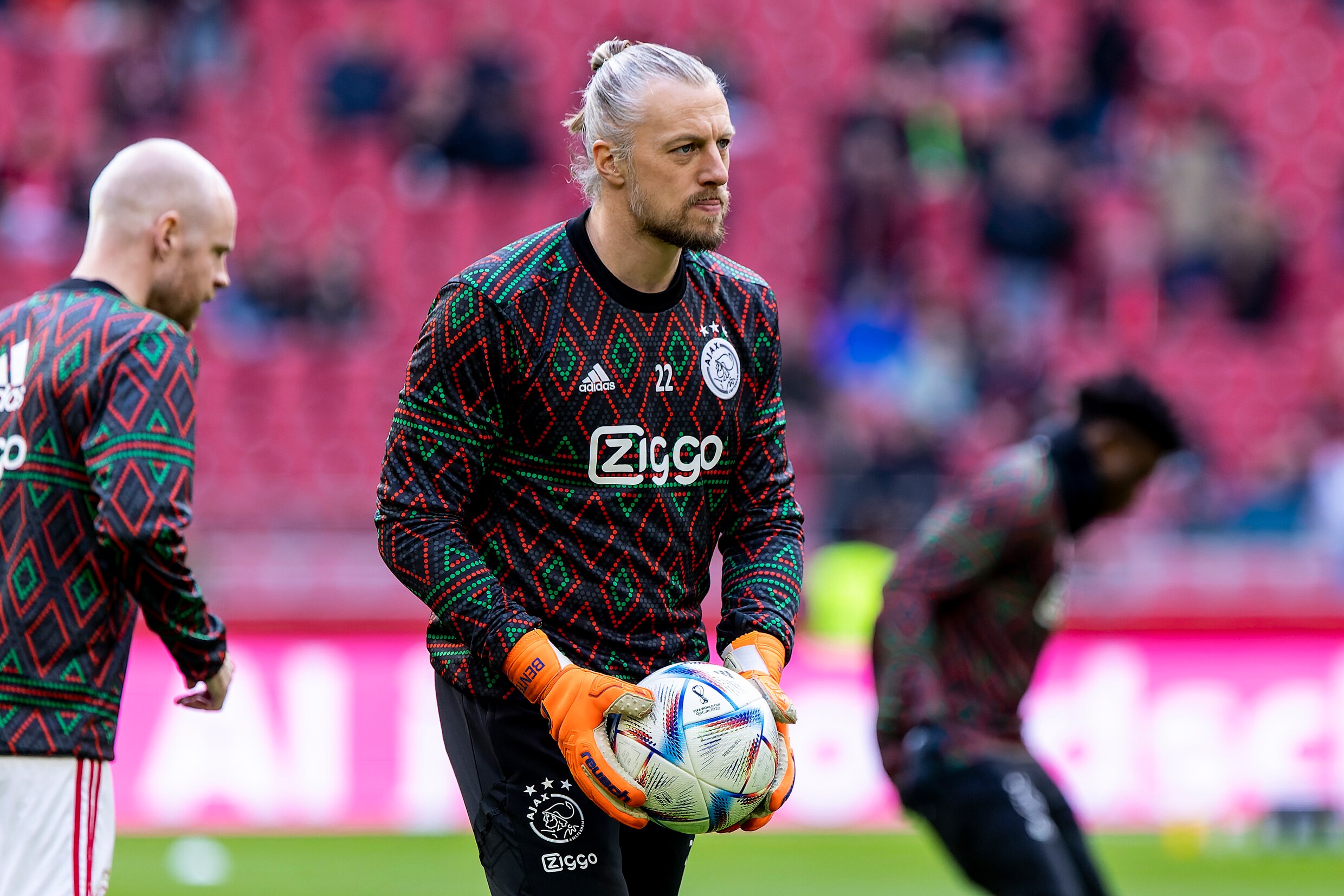 Pasveer twee maanden aan de kant vanwege blessure aan hand | Het Parool