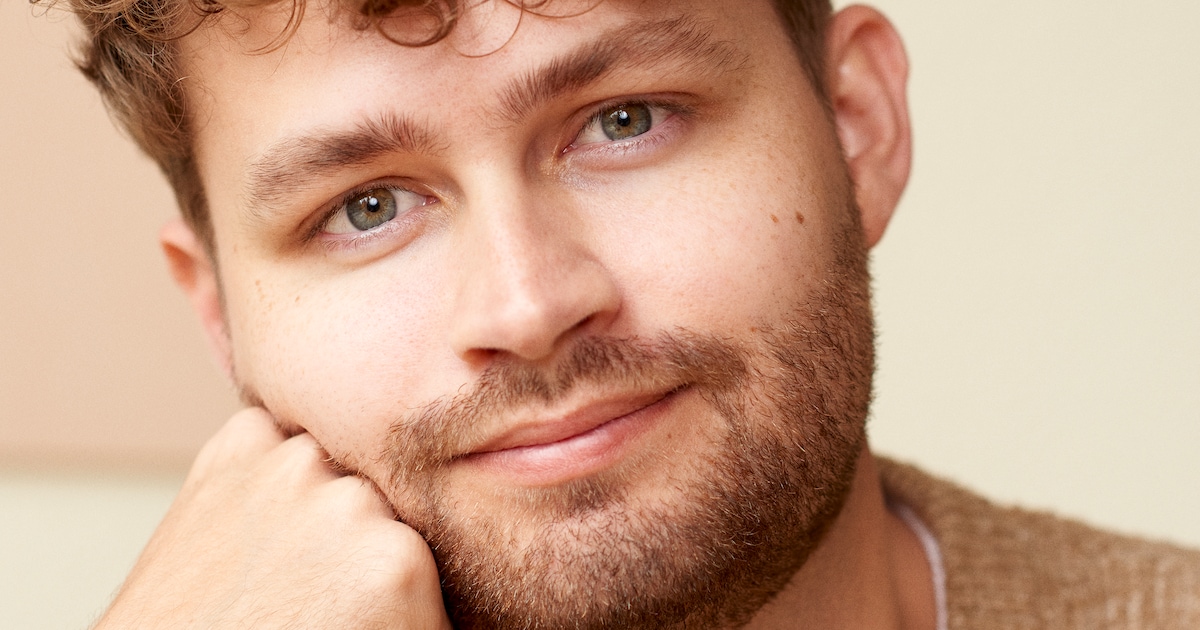 Bedreigde schrijver Pim Lammers draagt eenmalig gedicht voor op ...