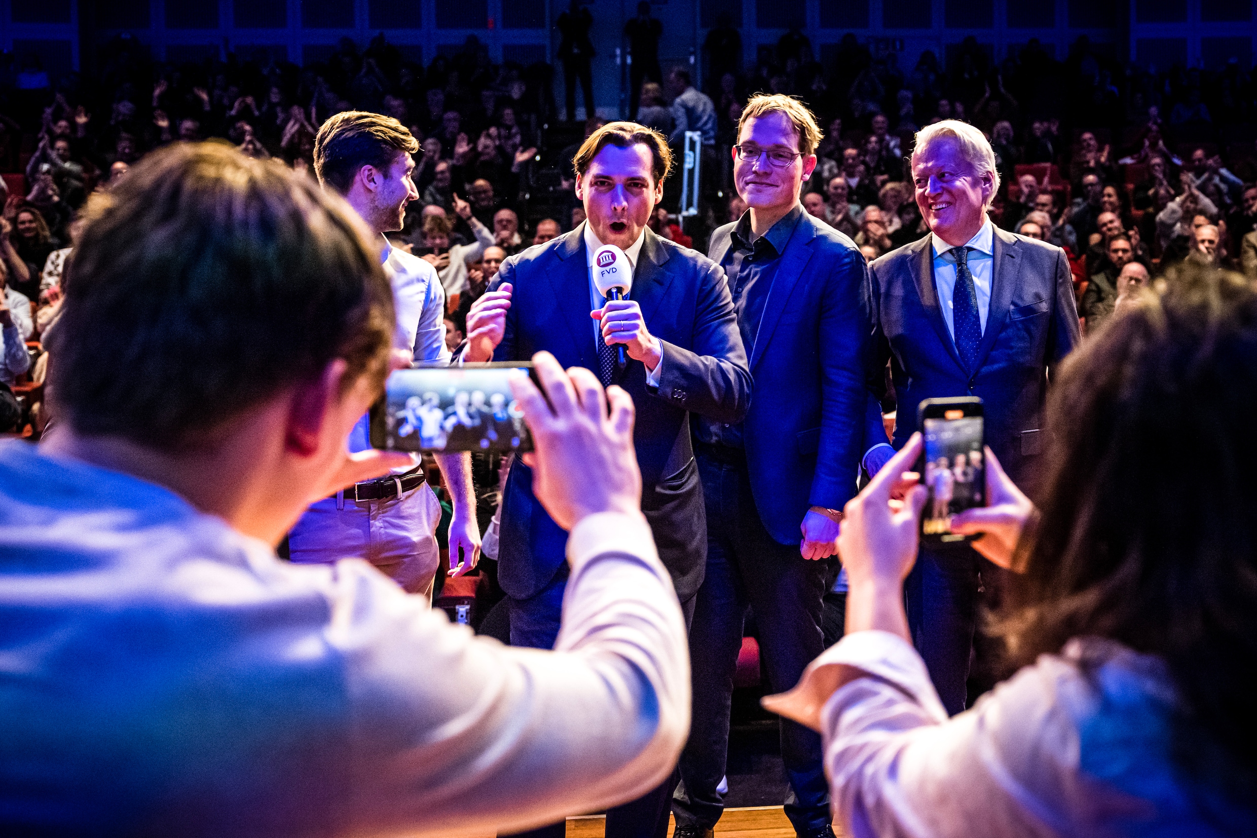 Freek Jansen (FvD) verlaat Tweede Kamer voor niet herkozen Pepijn van ...