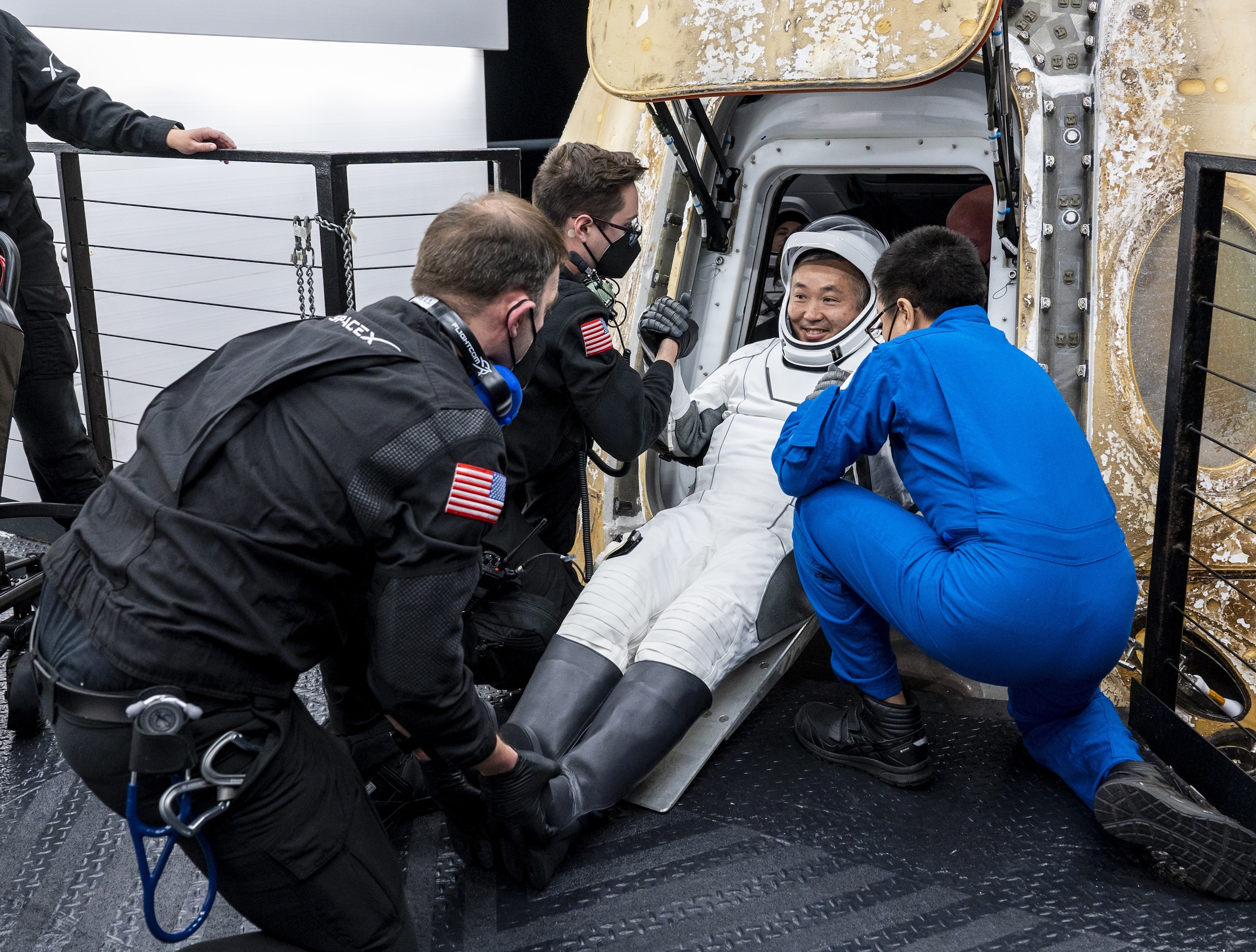 Ruimtecapsule SpaceX veilig terug op aarde met bemanning ISS | Het Parool