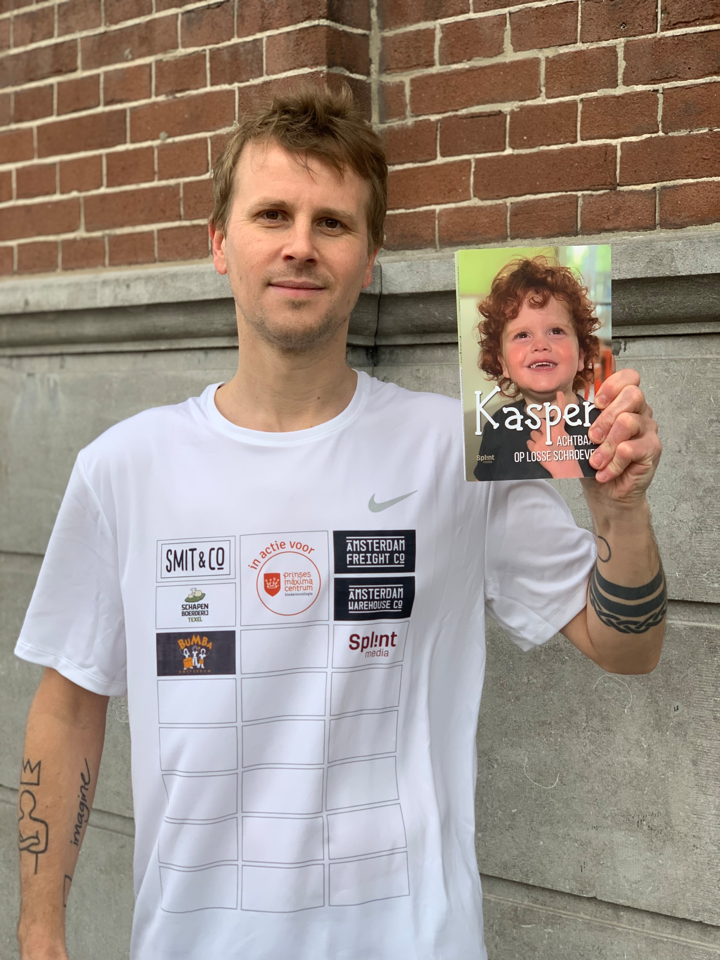 Kasper (4) overleed aan een tumor, zijn vader gaat hardlopen om geld op ...