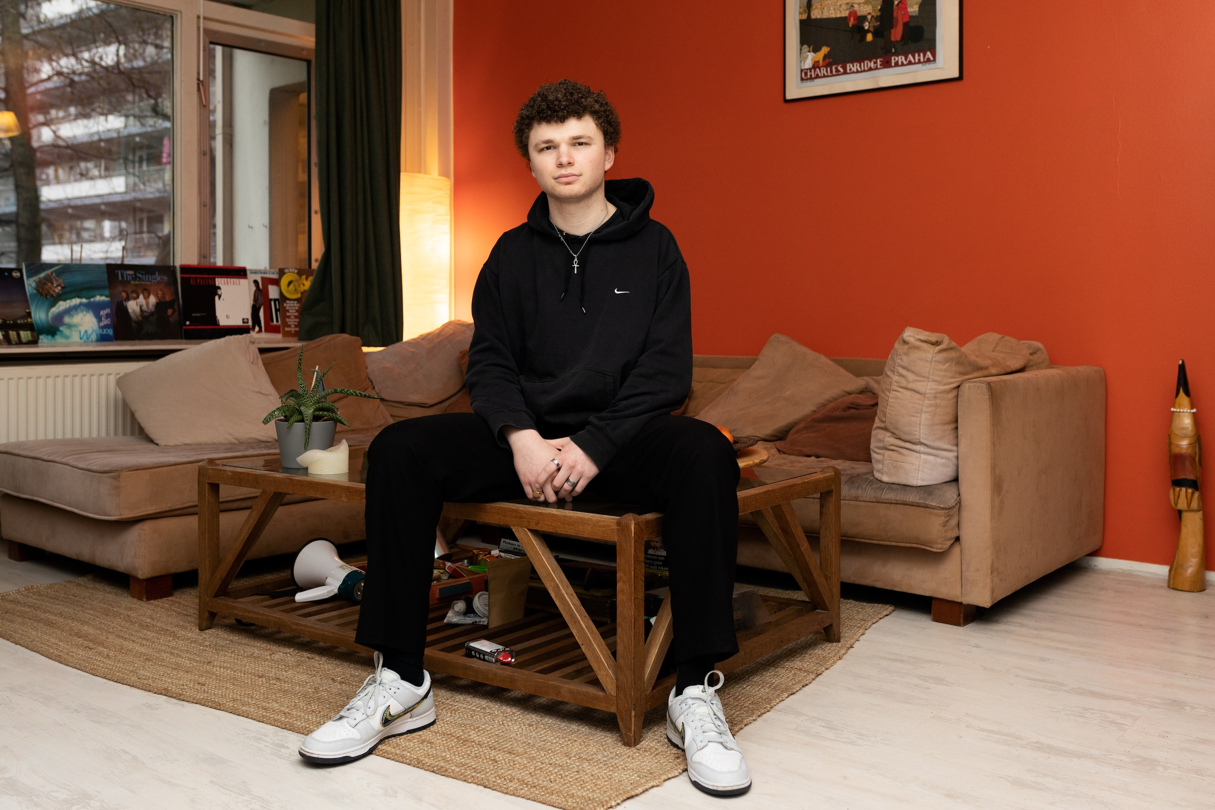 Zij doen vrijwilligerswerk in ruil voor een gratis woning in Amsterdam ...